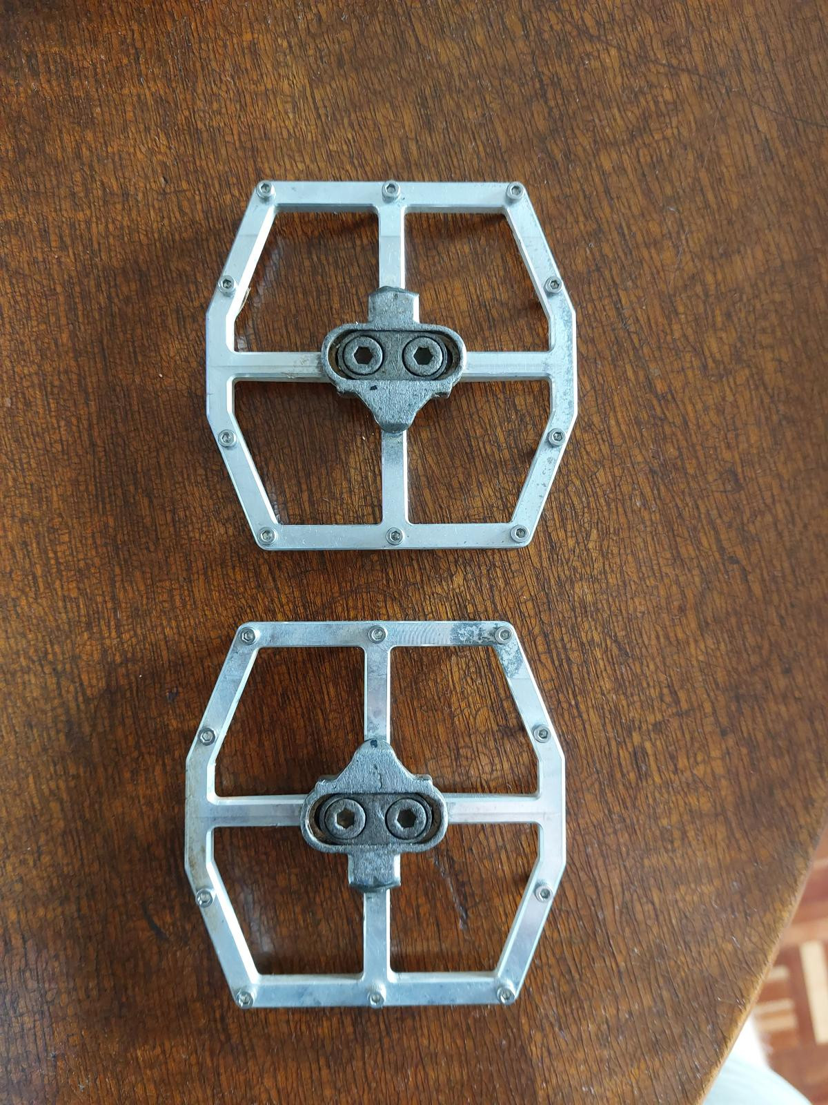Flat pedal SPD clip-ins | Pedals | Bike Hub