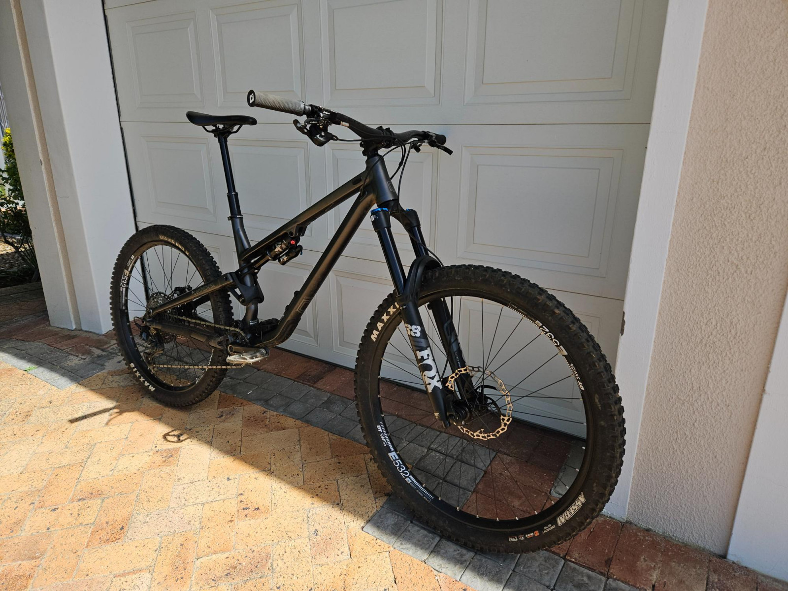 2022 Commencal Meta SX | Dual Suspension Mountain Bikes | Bike Hub