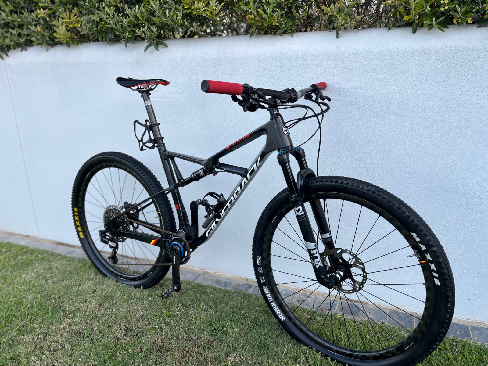 Silverback Stratos CF1 (Large) | Dual Suspension Mountain Bikes | Bike Hub