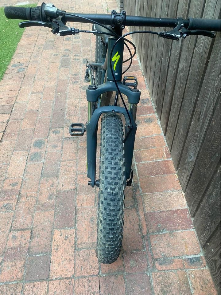 Specialized Riprock 20 Inch Kids Mountain Bike | Kids Bikes | Bike Hub