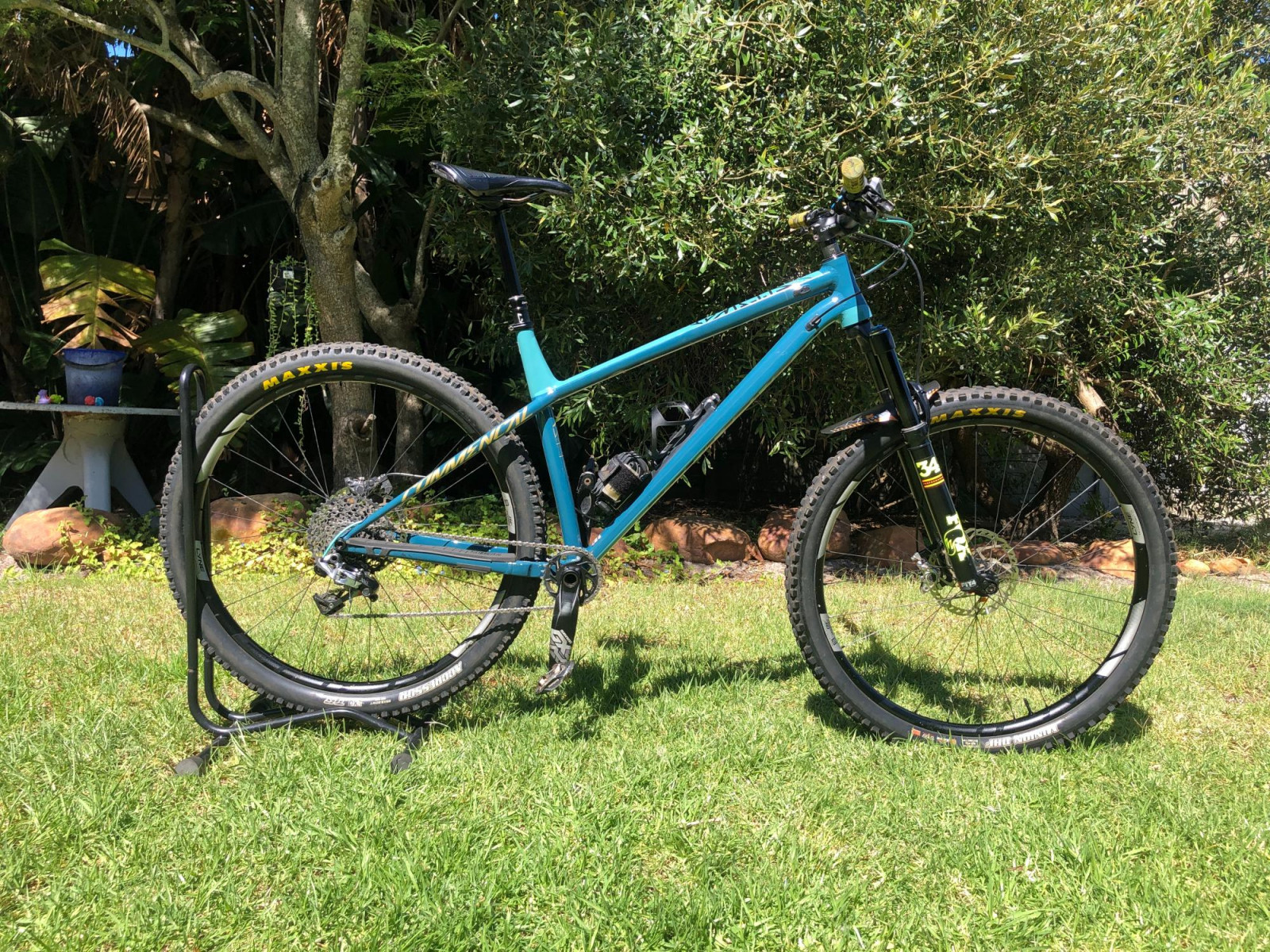 Commencal Meta HT AM - Large | Hardtail Mountain Bikes | Bike Hub