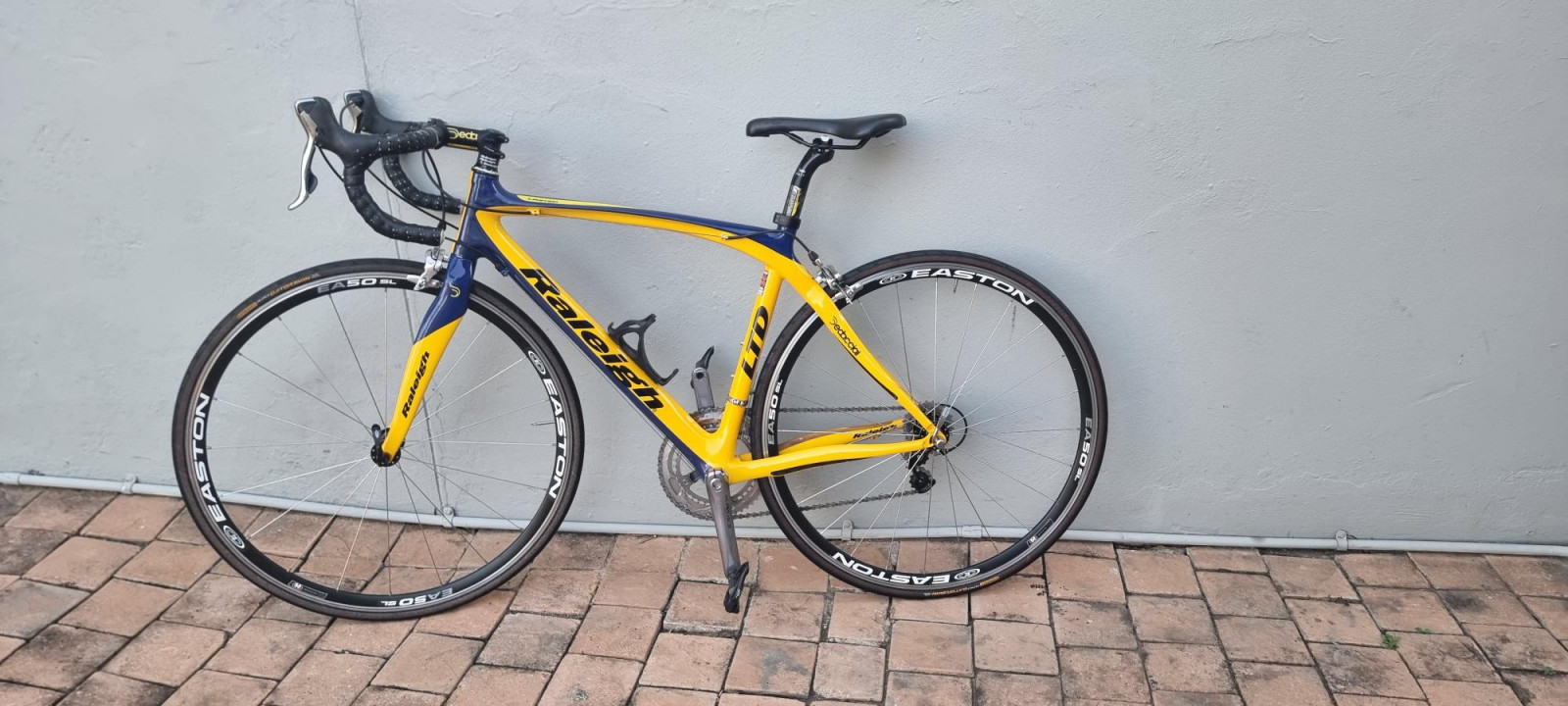 Raleigh LTD Edition Yellow and Midnight Blue | Road Bikes | Bike Hub
