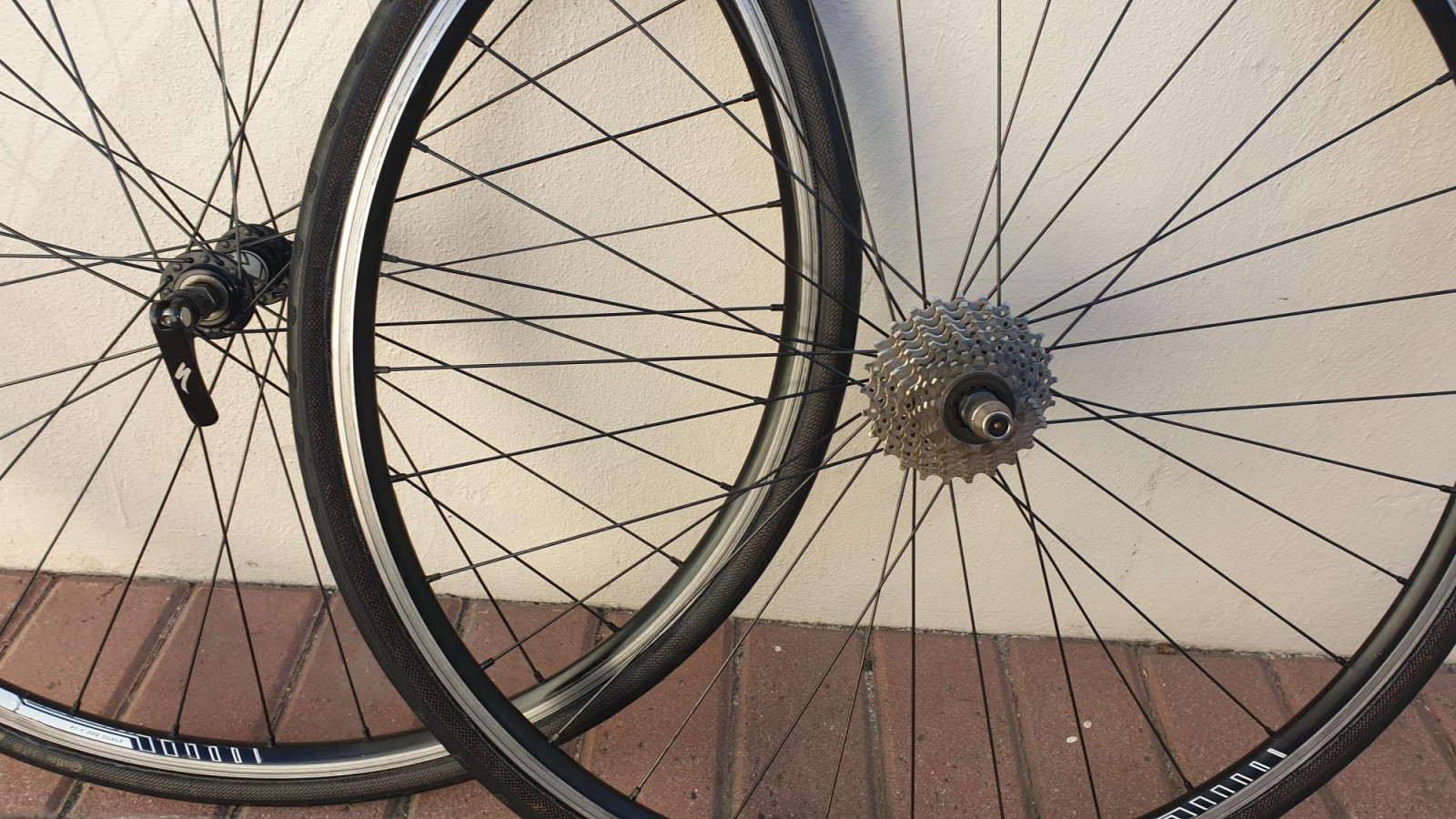 Axis Classic wheelset with 4 tyres | Road Bike Wheels | Bike Hub