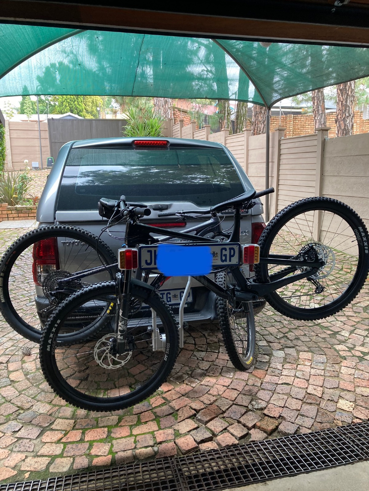 Thule 4 bike rack with number plate & lights | Bike Racks | Bike Hub