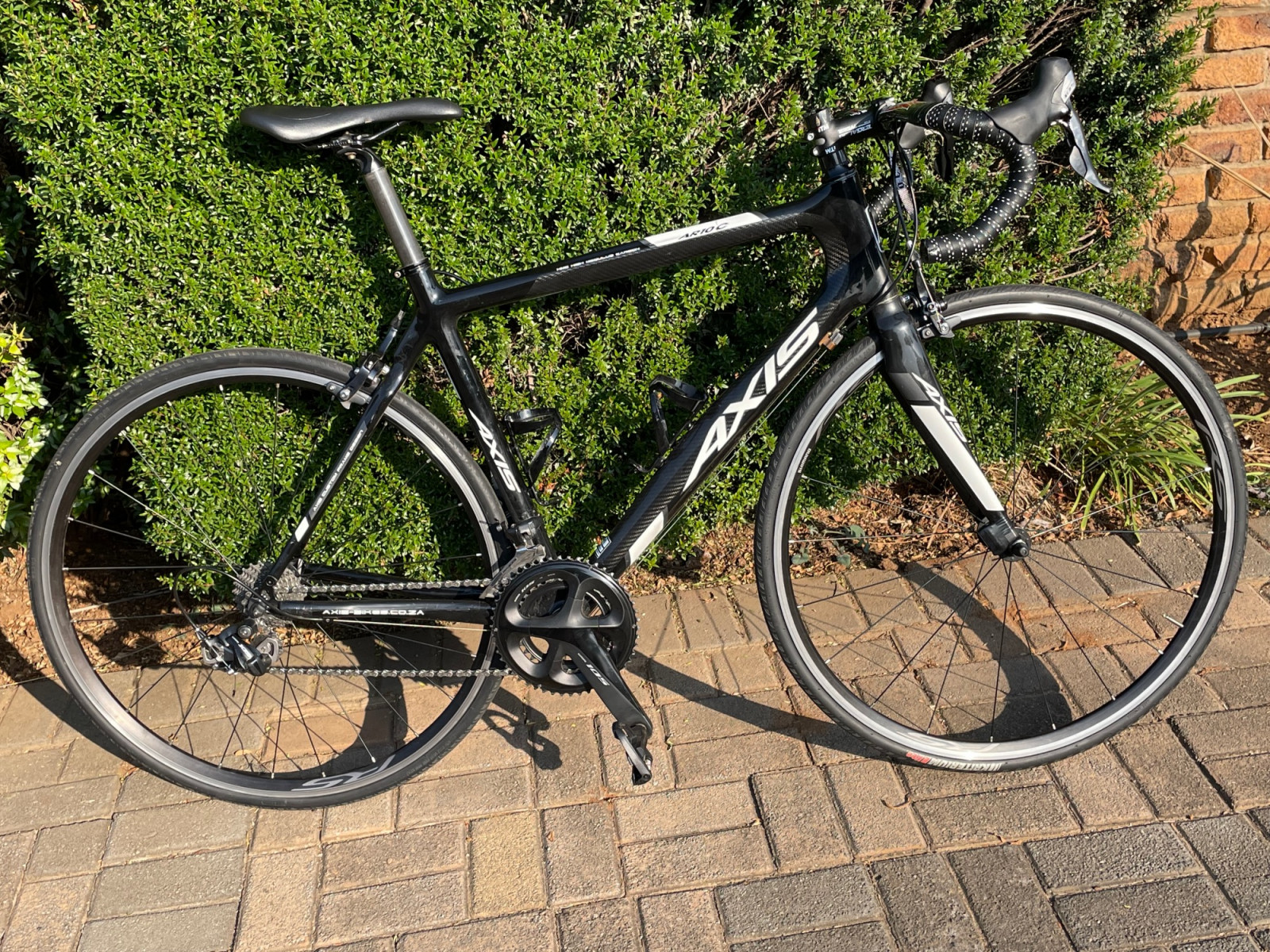 Axis full carbon | Road Bikes | Bike Hub