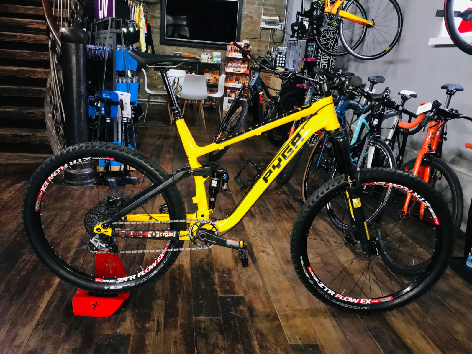 PYGA ONEFORTY 650 | Downhill Bikes | Bike Hub