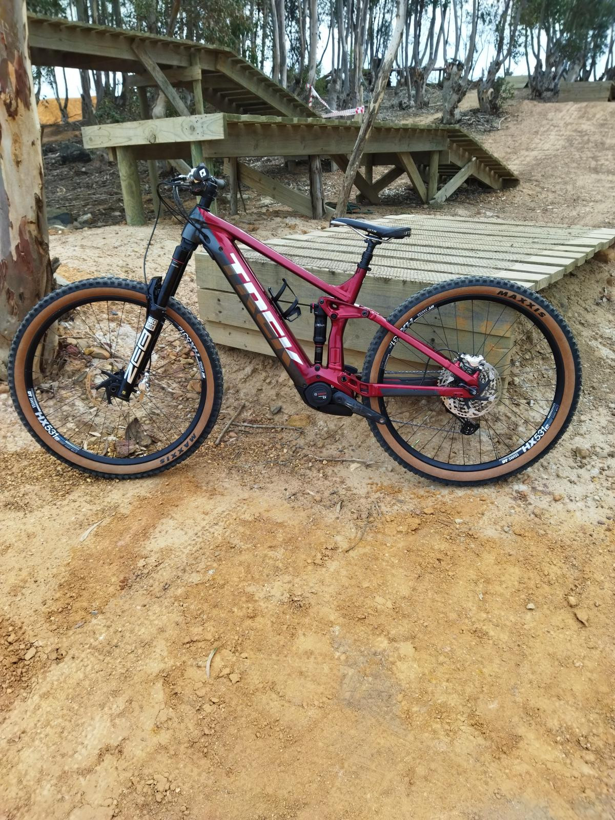 2022 TREK RAIL 5 | Dual Suspension Mountain E-Bikes | Bike Hub