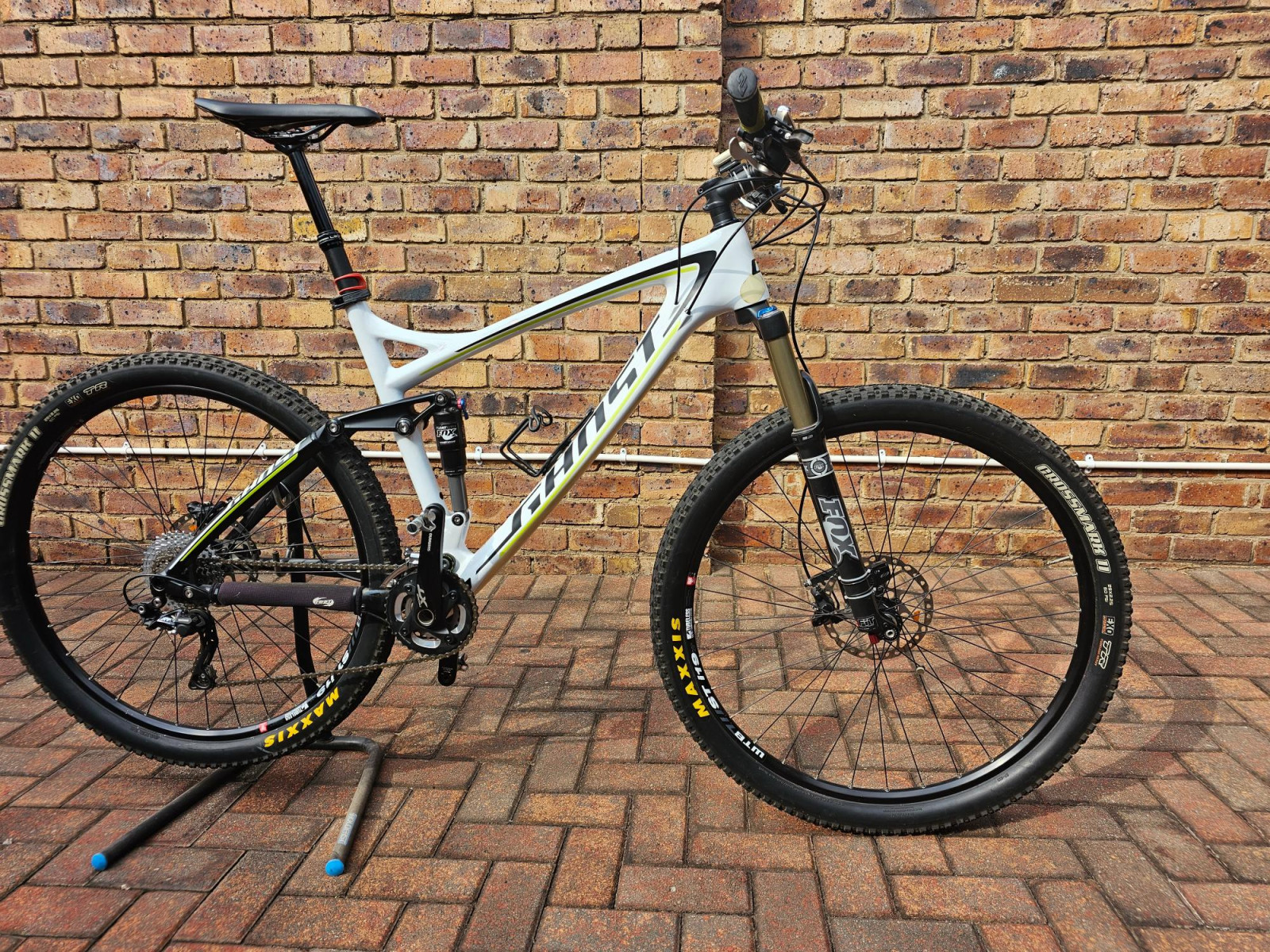 Ghost AMR LT8 | Dual Suspension Mountain Bikes | Bike Hub