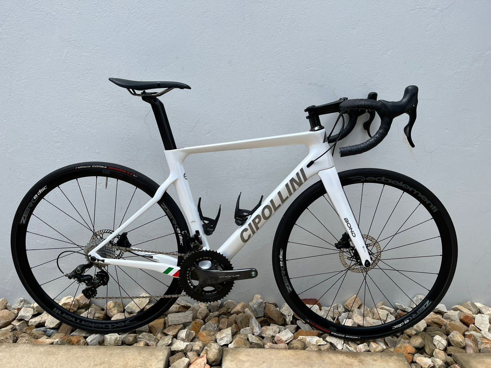 Cipollini BOND2 DISC - HAND CRAFTED | Road Bikes | Bike Hub