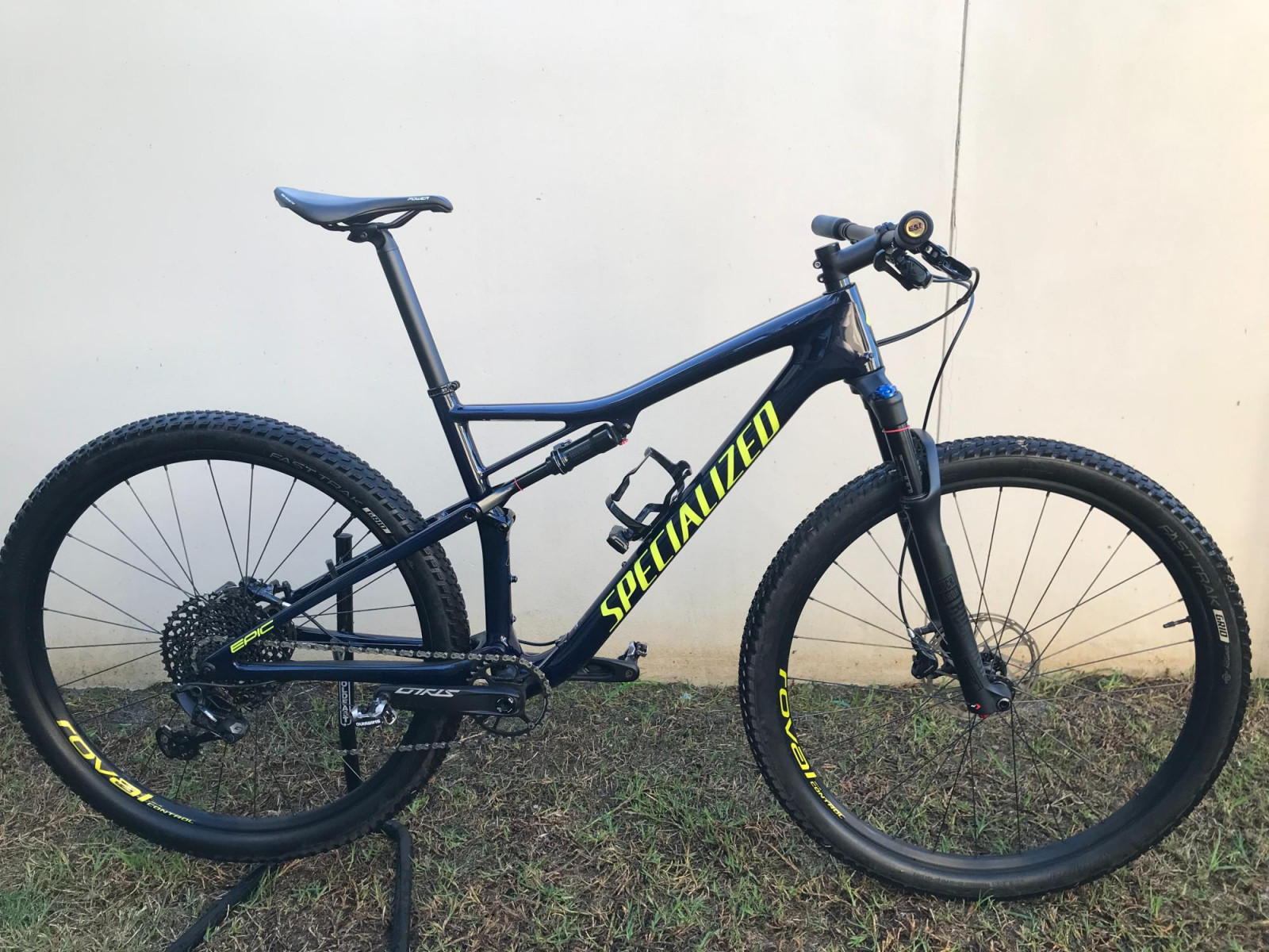 2020 Specialized Epic Comp Carbon | Dual Suspension Mountain Bikes | Bike Hub