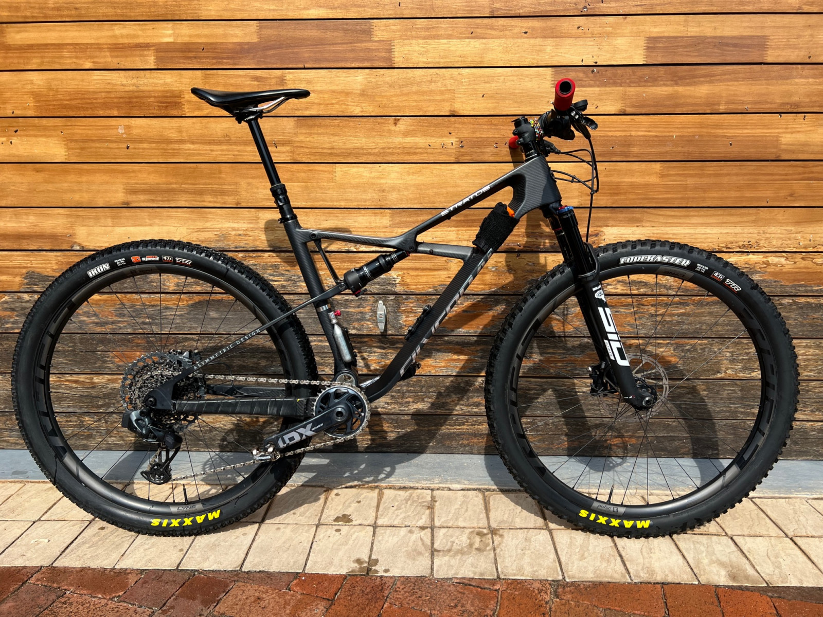 2022 Silverback Stratos CF Pro | Dual Suspension Mountain Bikes | Bike Hub