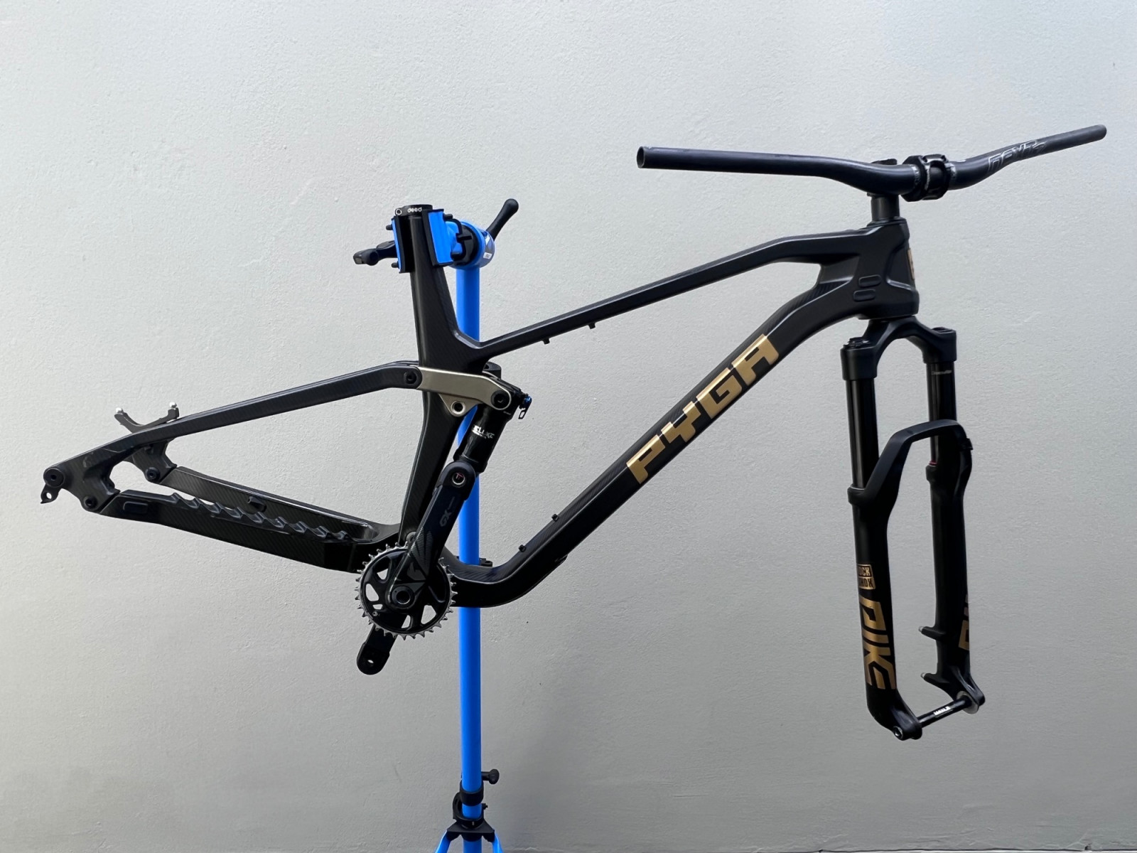PYGA Mobu large carbon frame with loads of extras | Dual Suspension ...