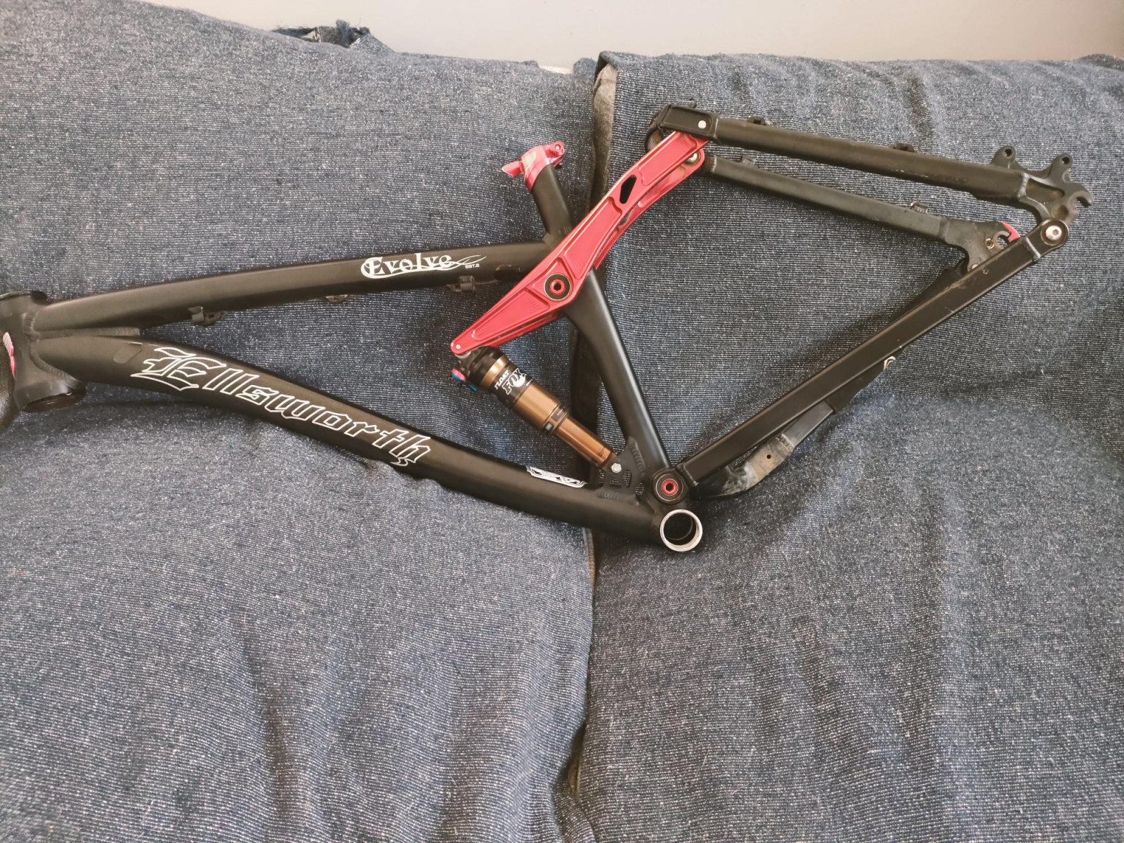 Ellsworth Evolve SST 2 | Dual Suspension Mountain Bike Frames | Bike Hub