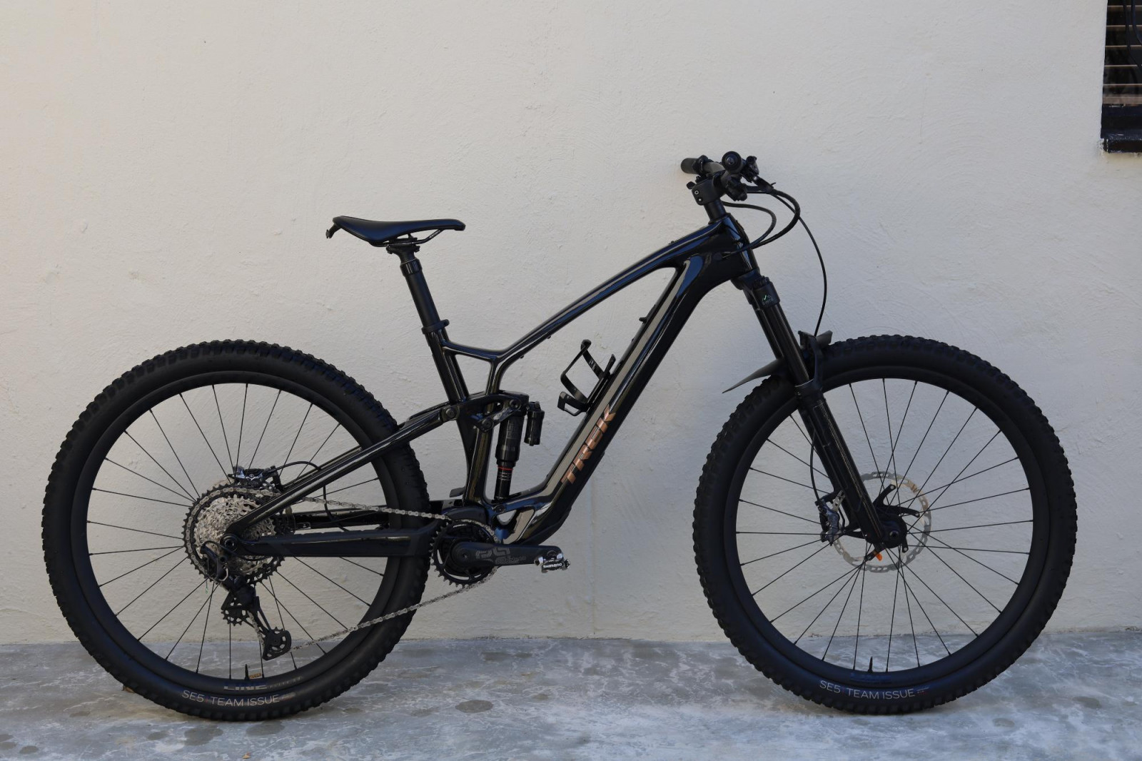 Trek Fuel EXe 9.8 XT Large | Dual Suspension Mountain E-Bikes | Bike Hub