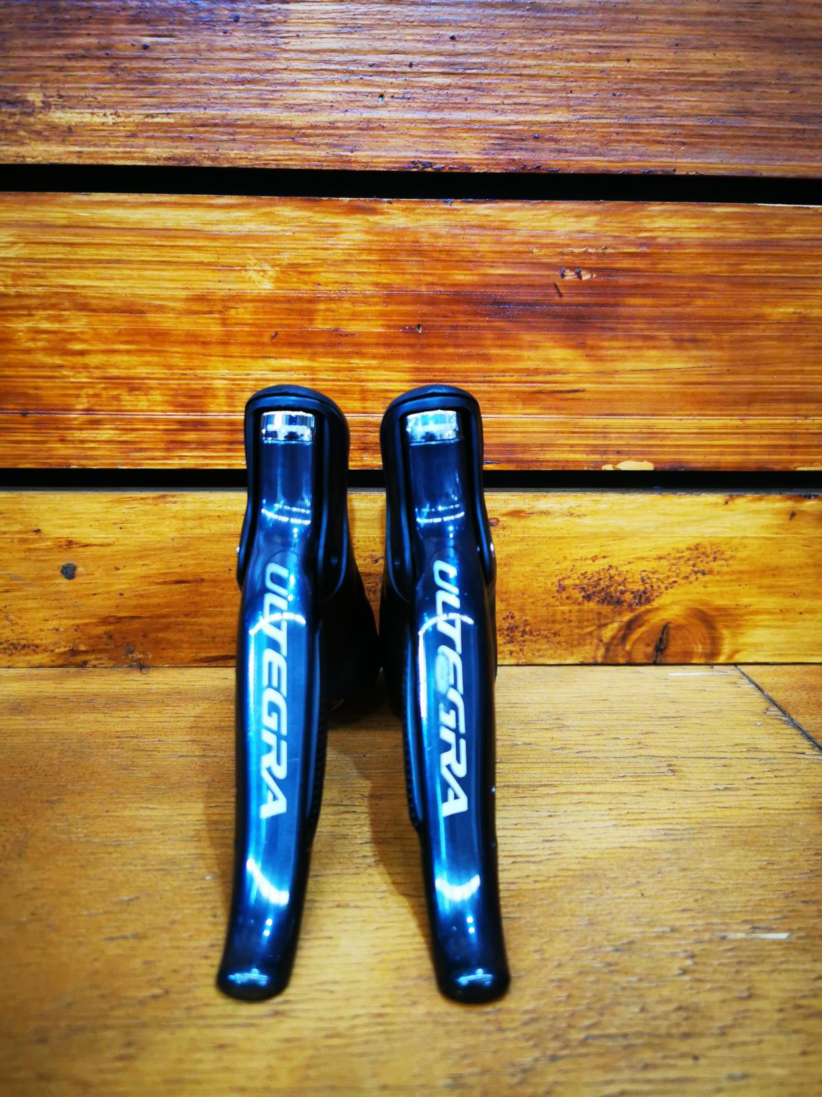 Shimano Ultegra ST6770 Di2 10 Speed Shifter Set | Shifters | Bike Hub