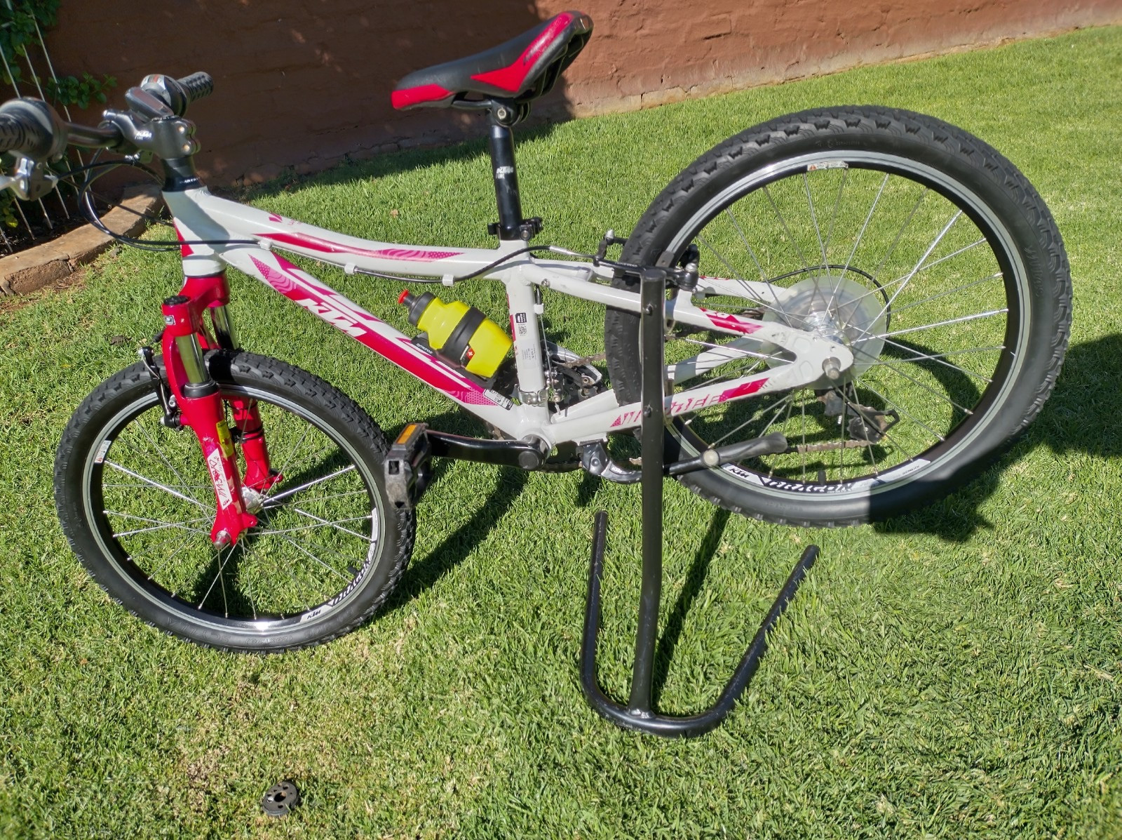 20 inch KTM Wild Bee girls bicycle | Hardtail Mountain Bikes | Bike Hub