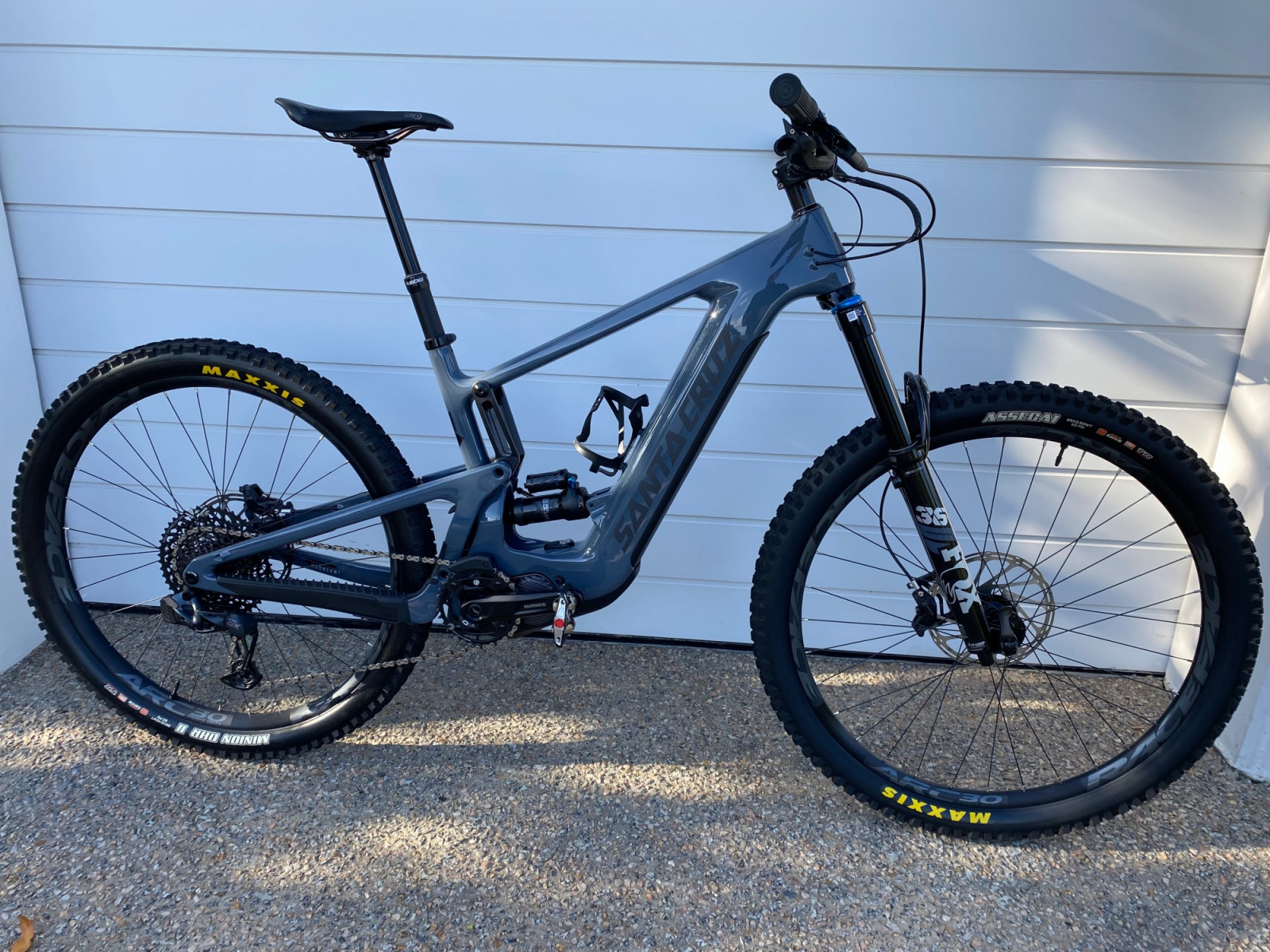 Santa Cruz Heckler C | Dual Suspension Mountain E-Bikes | Bike Hub
