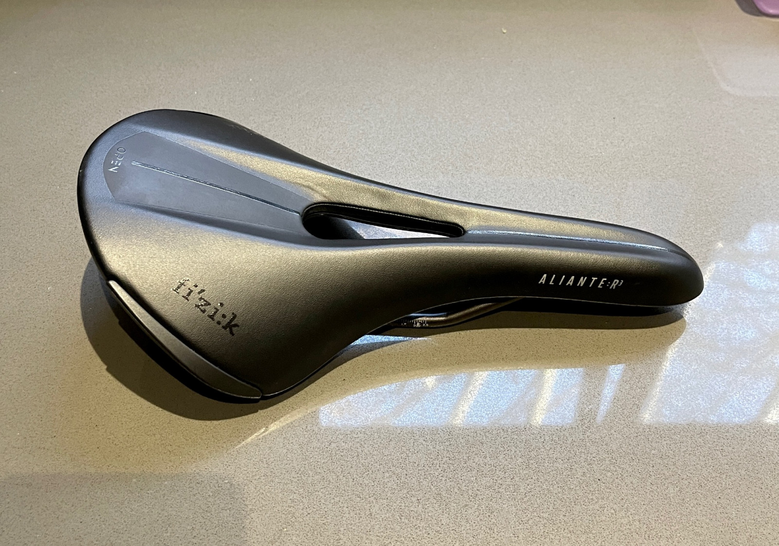 Fizik ALIANTE lightweight Carbon saddle | Saddles | Bike Hub