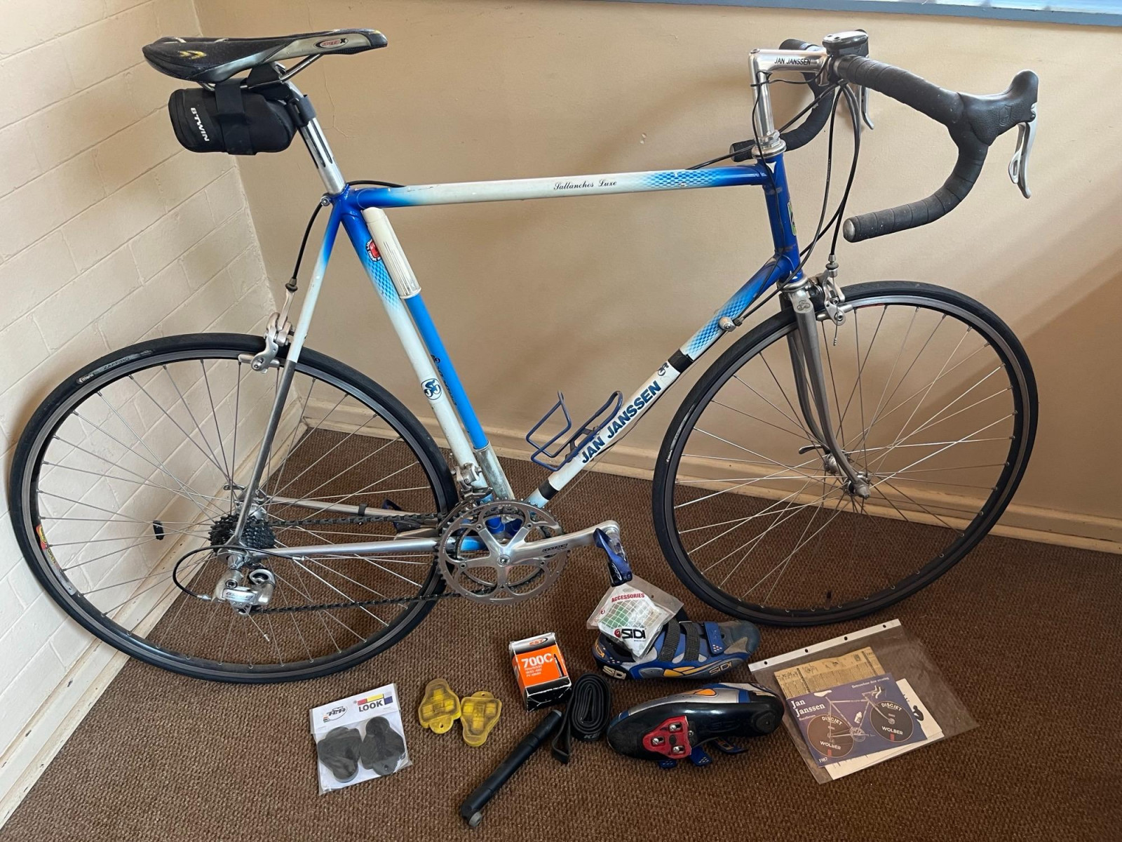 Classic Large Jan Janssen road bike | Road Bikes | Bike Hub
