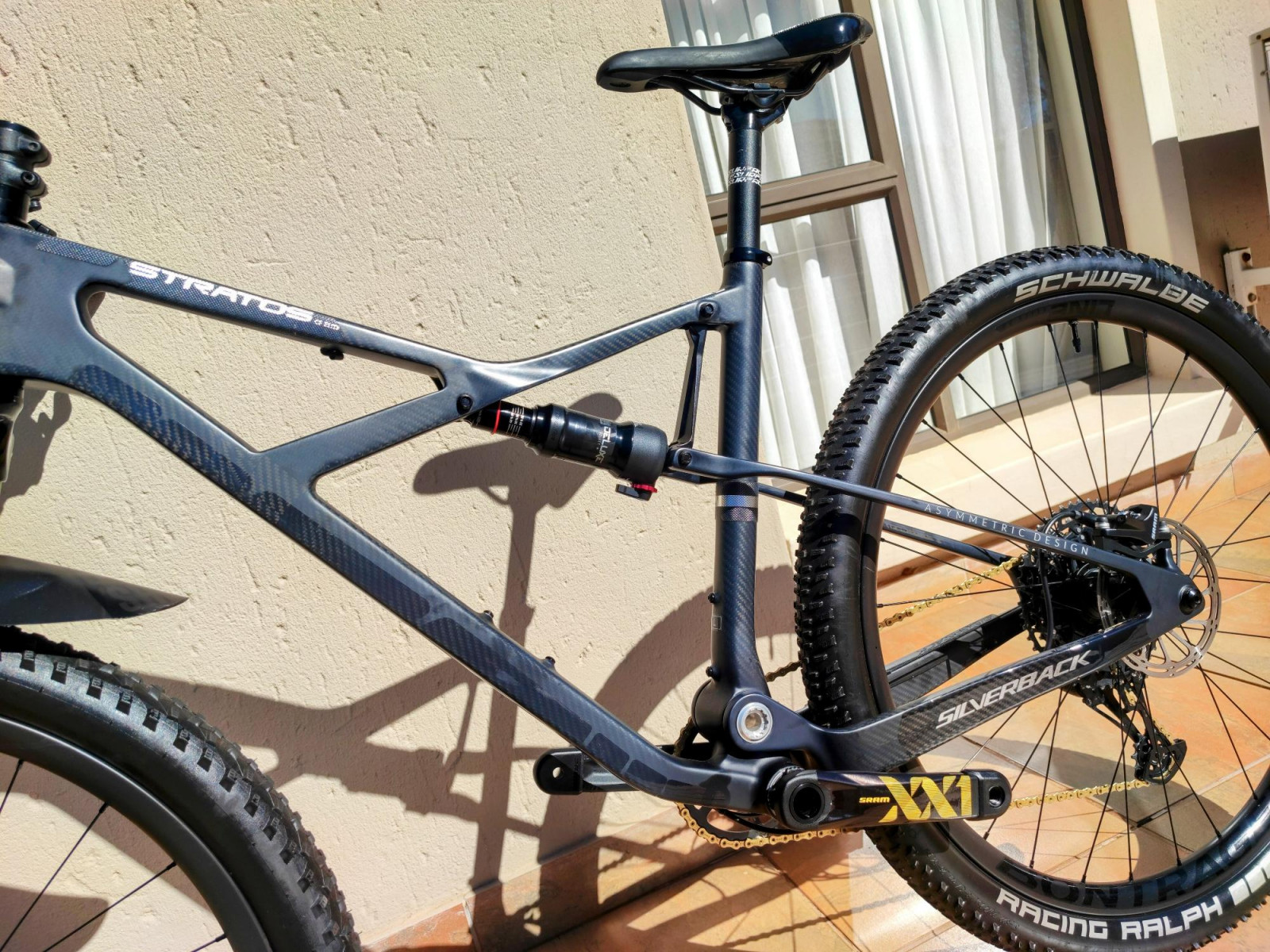 Silverback Stratos CF (Carbon Fiber) | Bike Hub