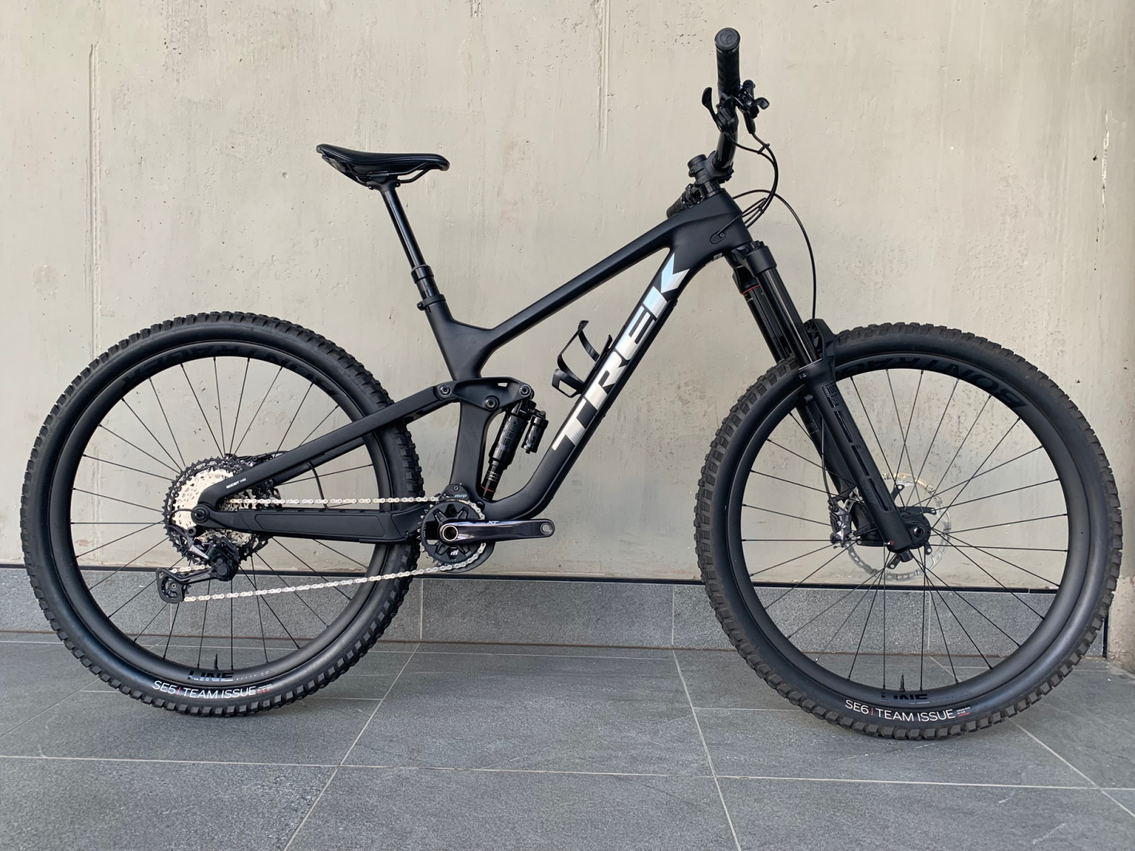 Trek Slash 9.8 | Dual Suspension Mountain Bikes | Bike Hub