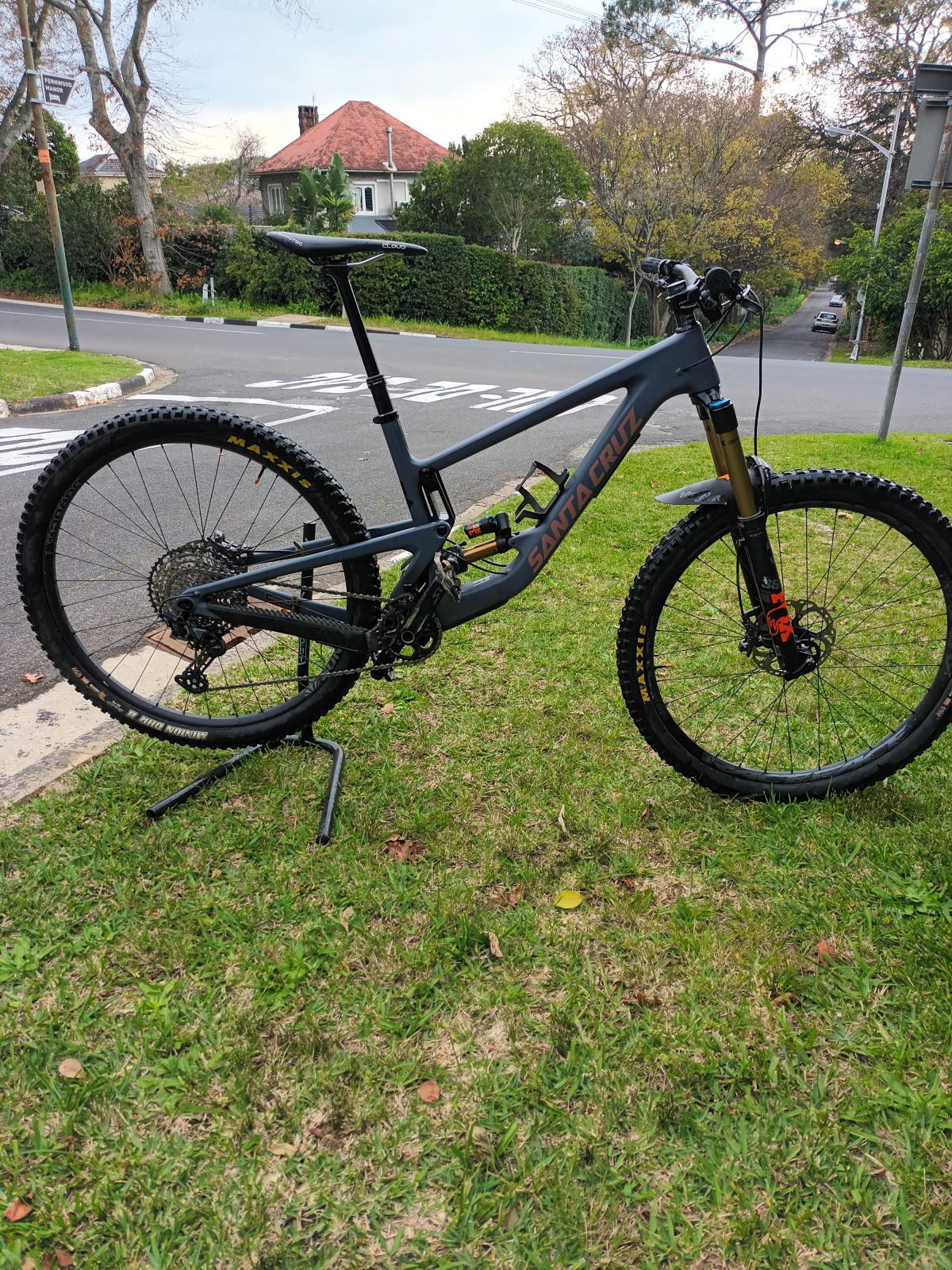 Santa Cruz Megatower | Dual Suspension Mountain Bikes | Bike Hub