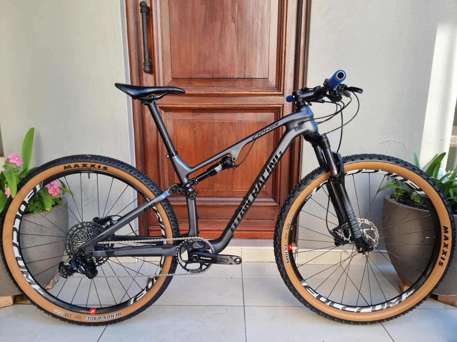 TITAN CYPHER RS CARBON DASH (M) **Carbon-Fulcrum* | Dual Suspension ...