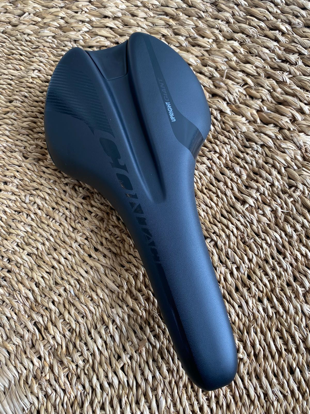 Giant Upright Mens Saddle | Saddles | Bike Hub