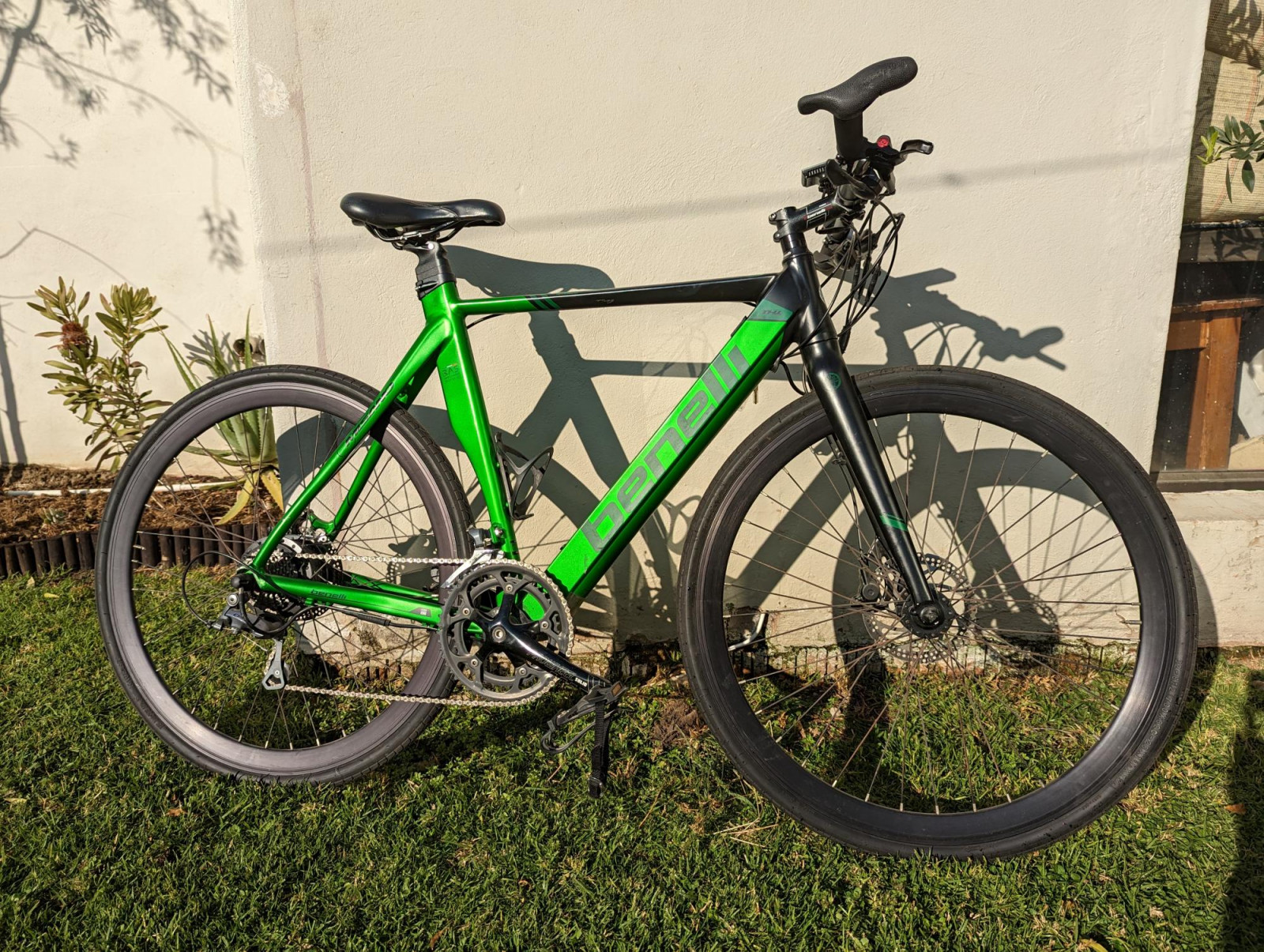 Benelli E-Misano | Road E-Bikes | Bike Hub
