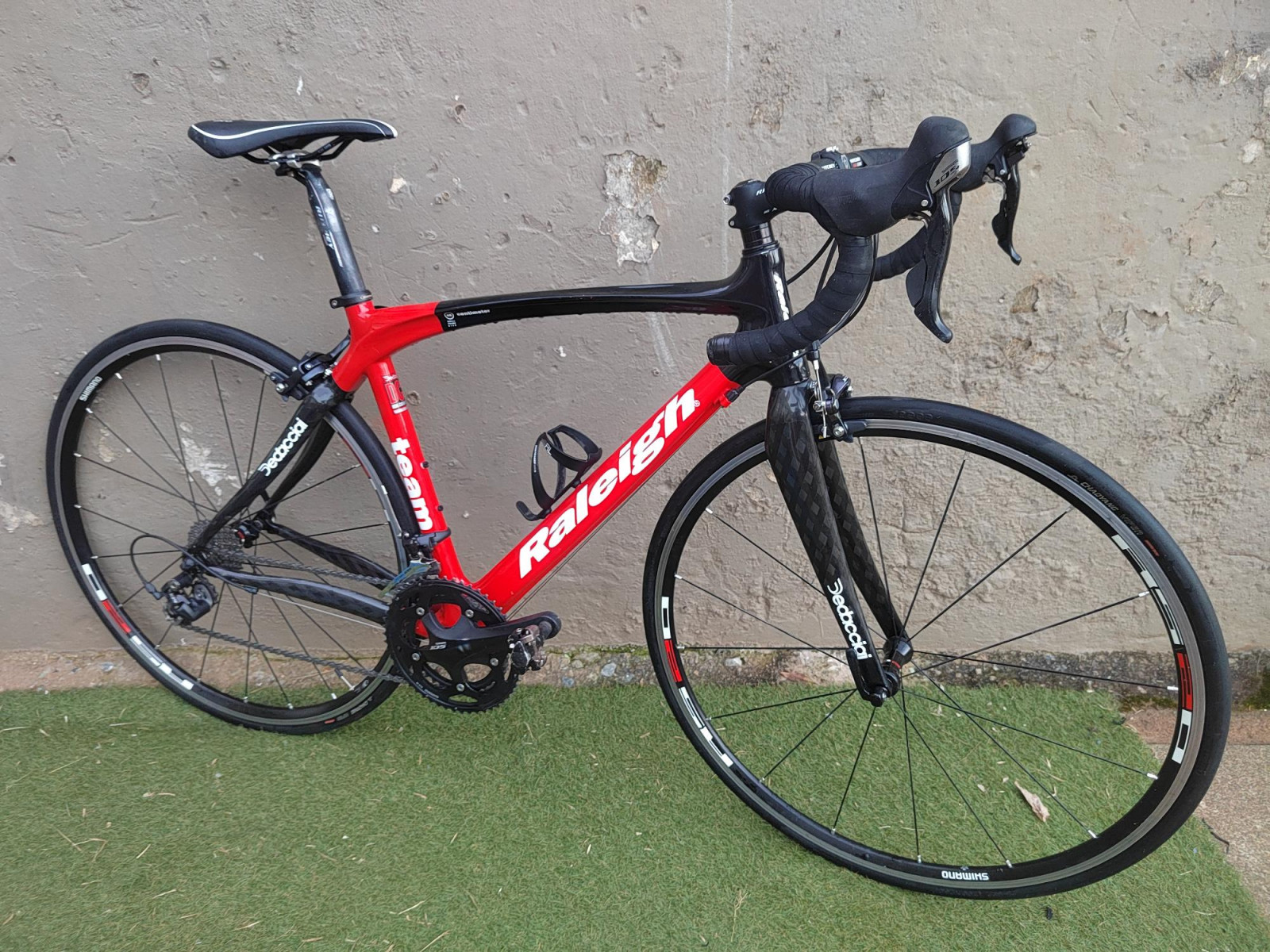 Raleigh Team Full Carbon | Road Bikes | Bike Hub