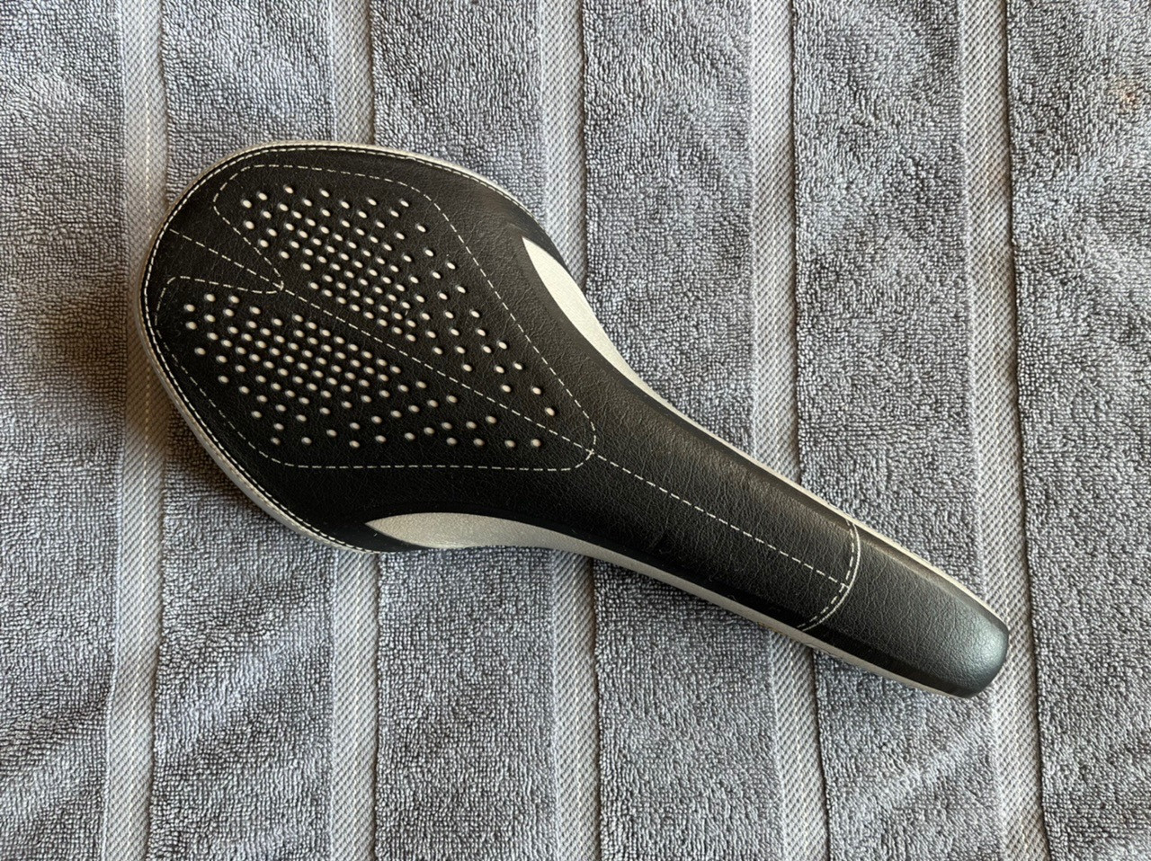Velo Plush Titanium Rail Saddle | Saddles | Bike Hub