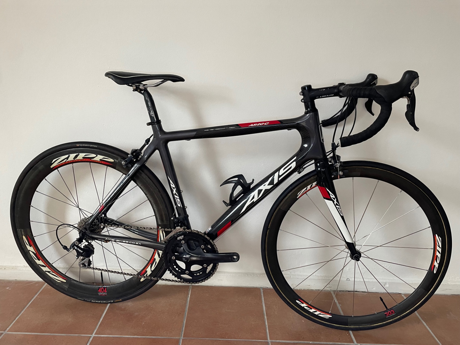 Axis carbon road bike, deep section wheels | Road Bikes | Bike Hub