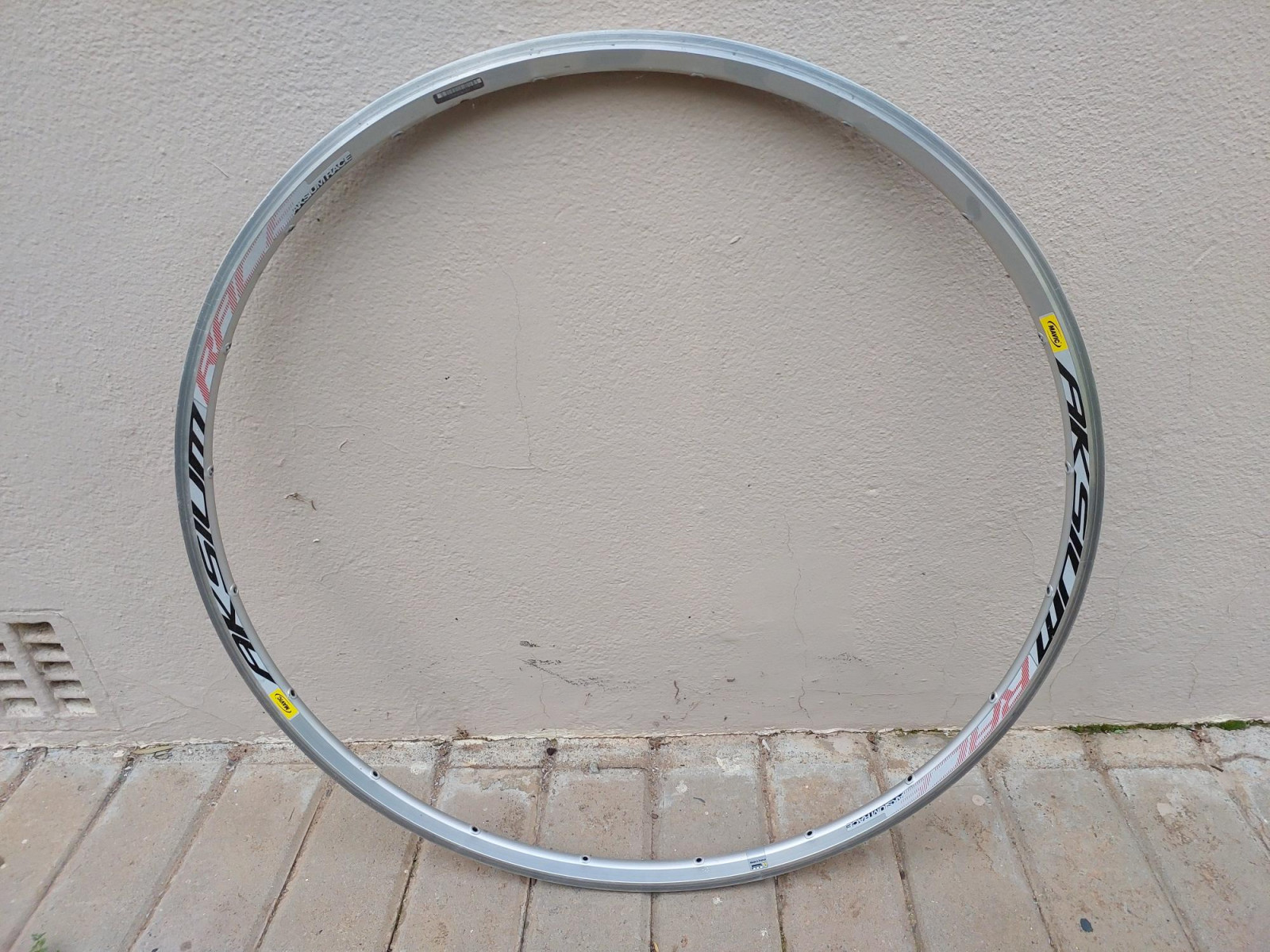 Mavic Aksium Race | Road Bike Rims | Bike Hub