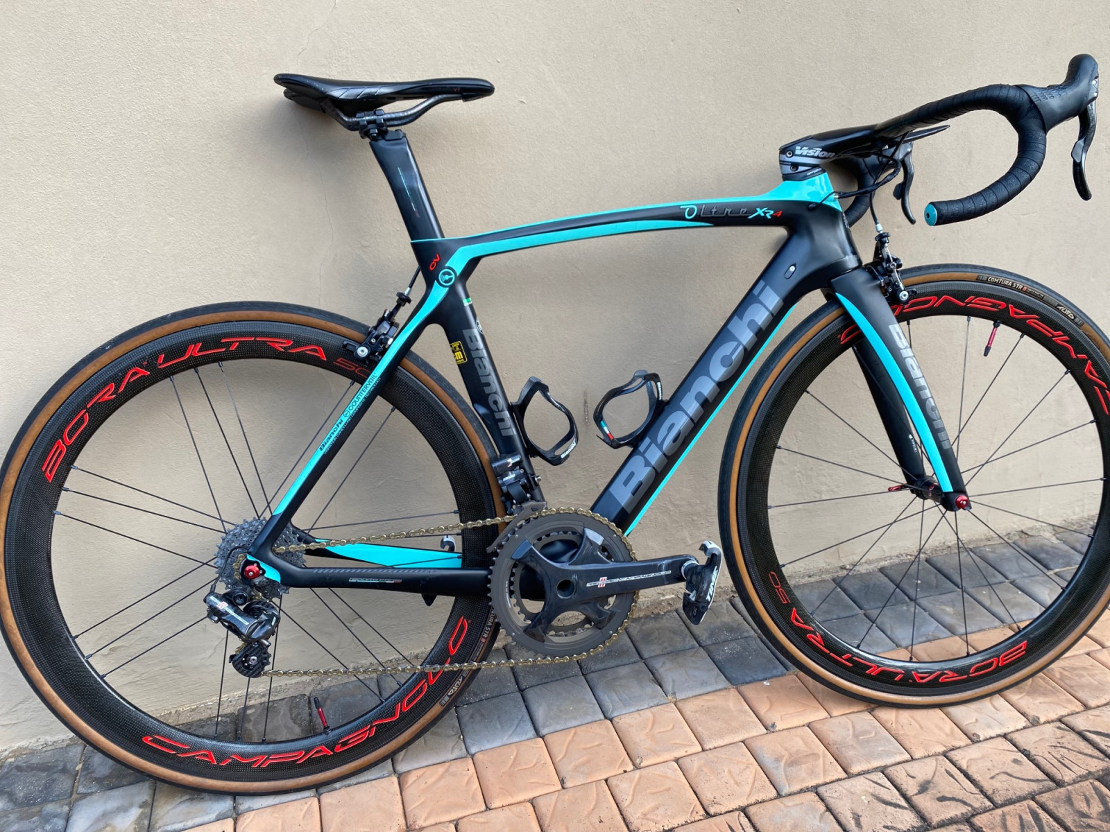 Bianchi Oltre XR4 | Road Bikes | Bike Hub