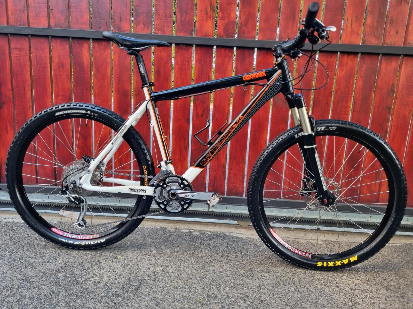 Mongoose Meteore Elite Carbon | Hardtail Mountain Bikes | Bike Hub