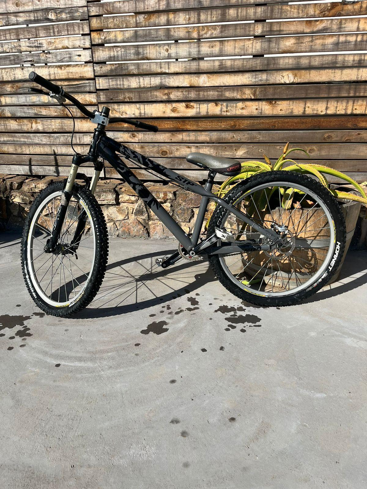 Giant STP 2 | Dirt Jump Bikes | Bike Hub