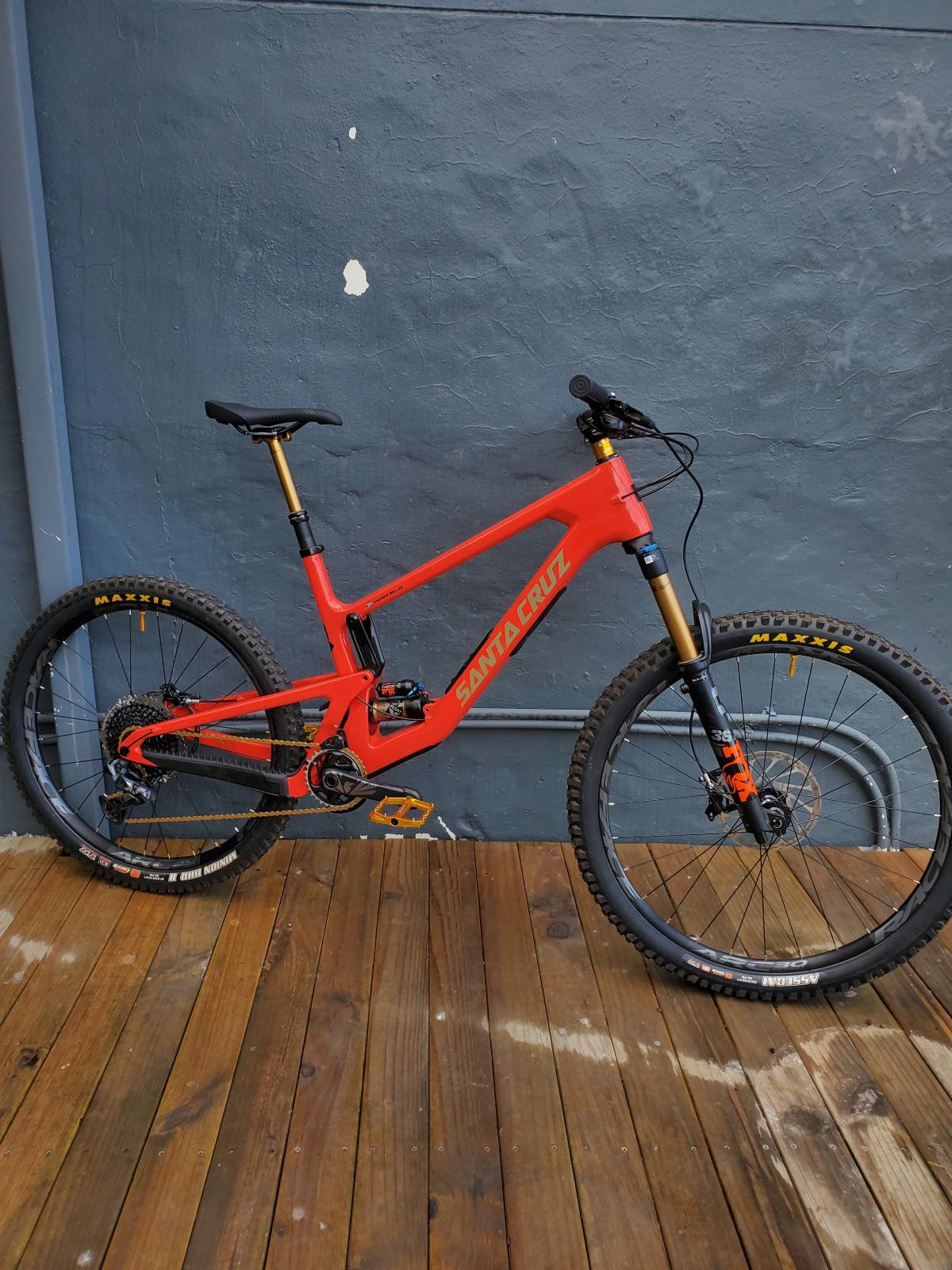 LIKE NEW! Santa Cruz 5010 Custom (XL) | Bike Hub