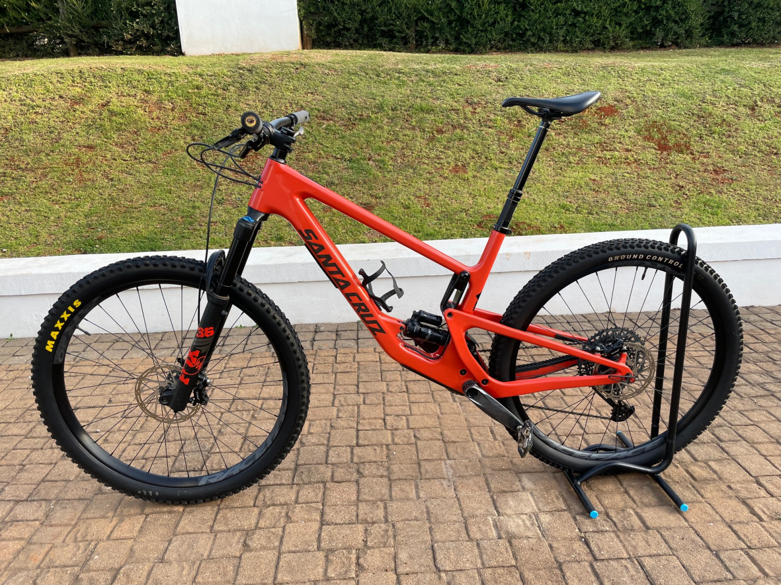 Santa Cruz Hightower C | Dual Suspension Mountain Bikes | Bike Hub