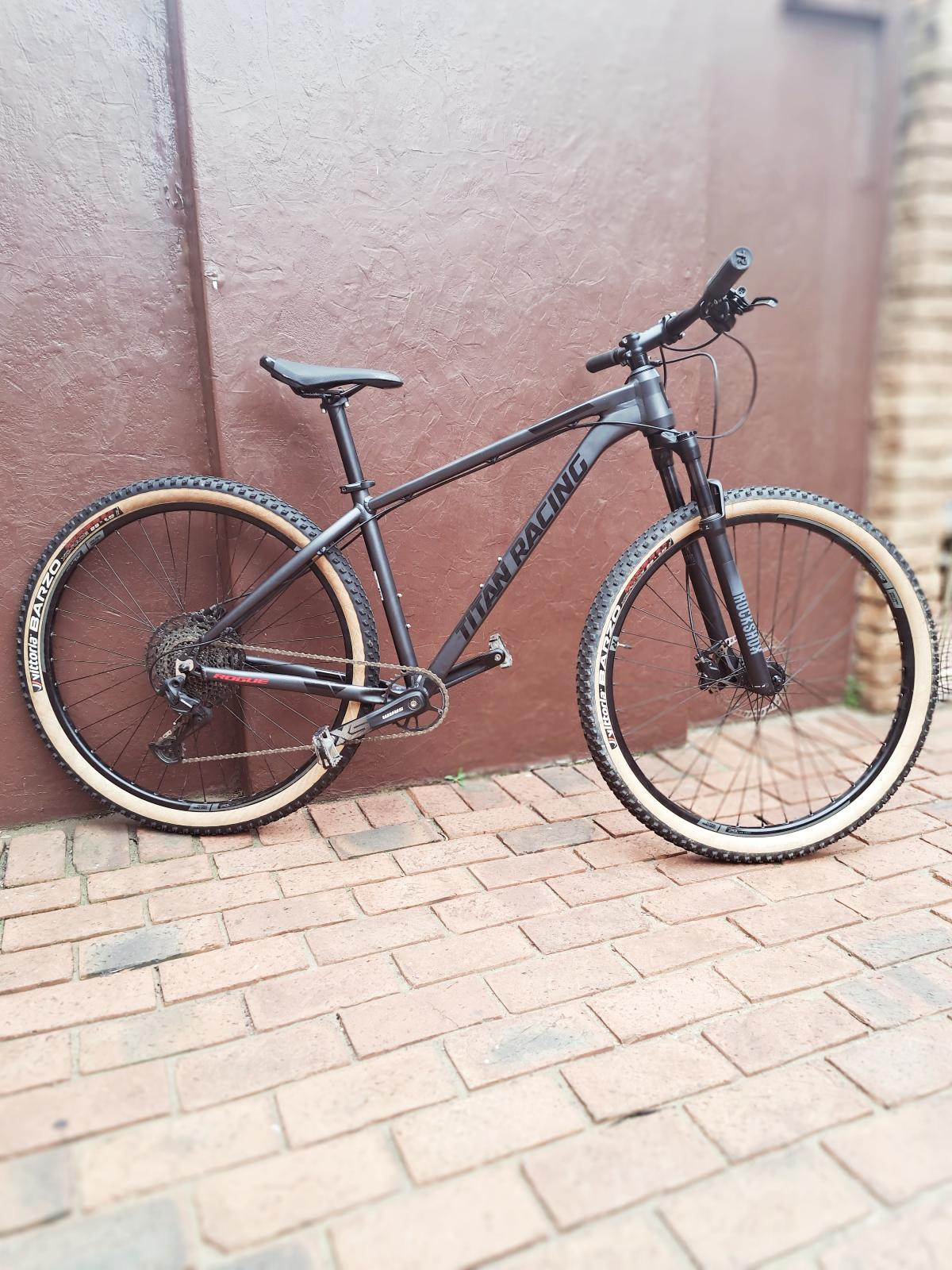 Titan Rouge dash | Bike Hub