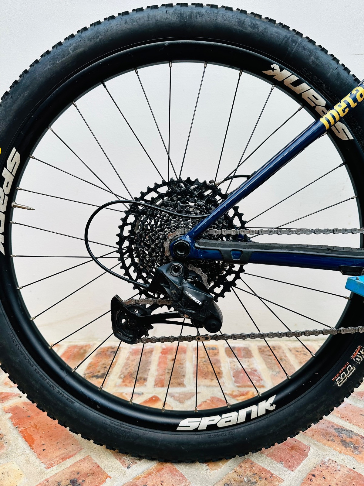 Commencal Meta HT AM ESSENTIAL | Hardtail Mountain Bikes | Bike Hub