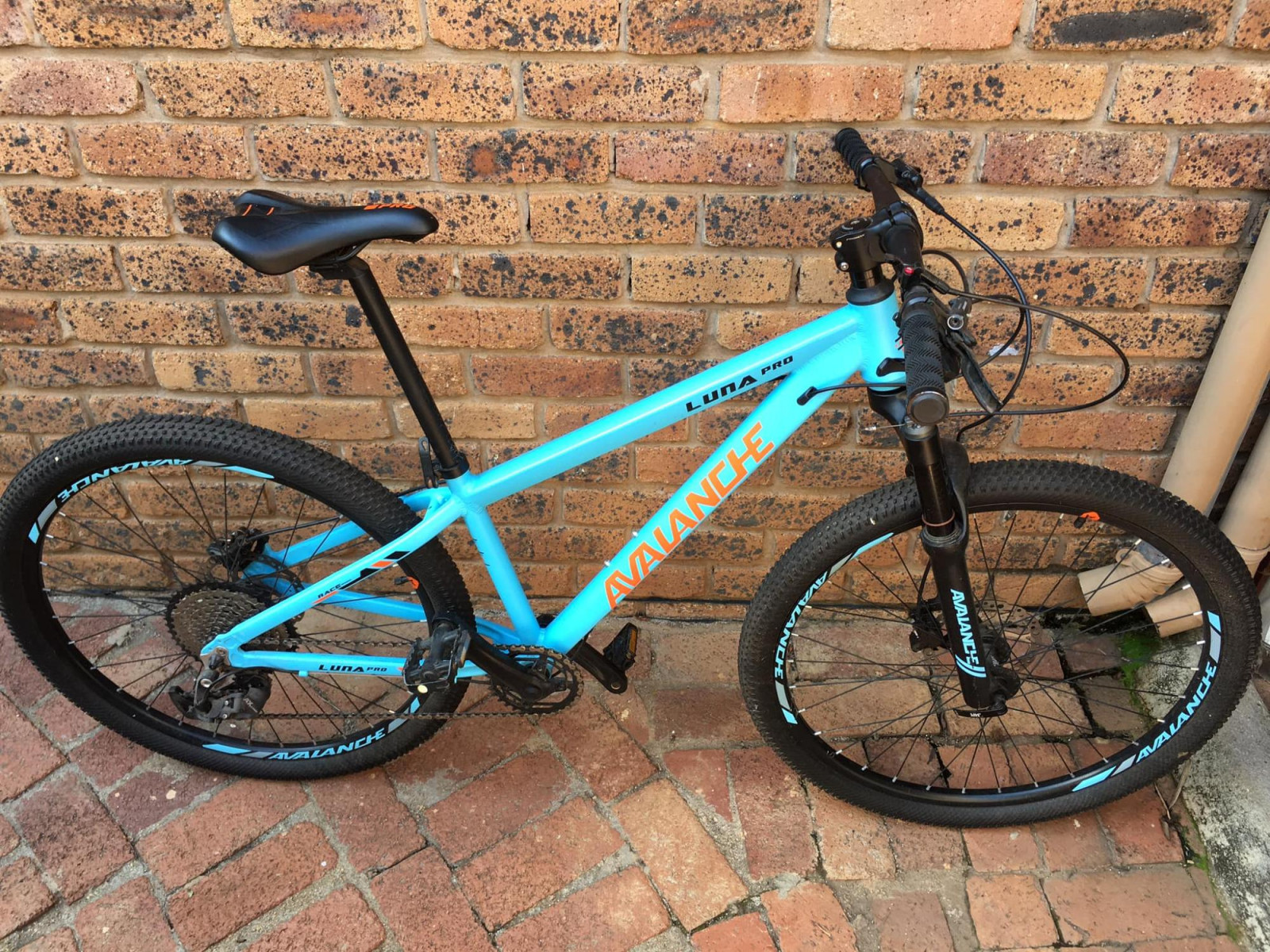 Avalanche Luna Pro MBT | Hardtail Mountain Bikes | Bike Hub