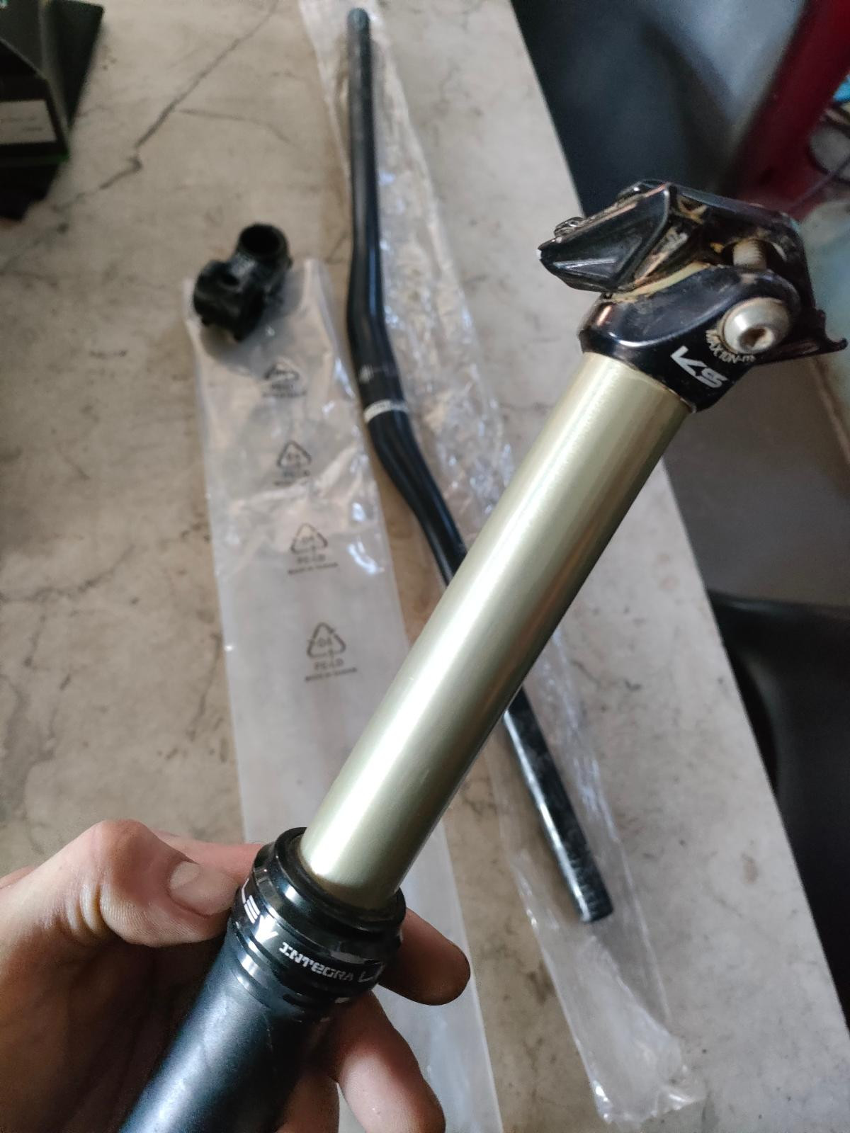 Lev integra dropper post | Dropper Seat Posts | Bike Hub