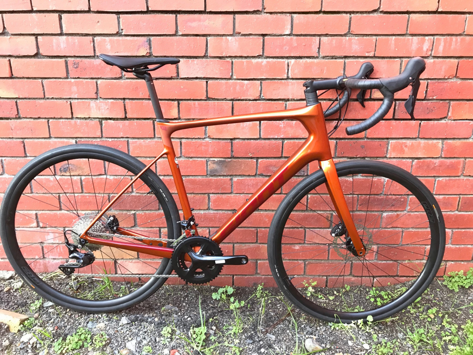 Giant 2022 Defy Adv 2 (colour:amber glow) | Road Bikes | Bike Hub