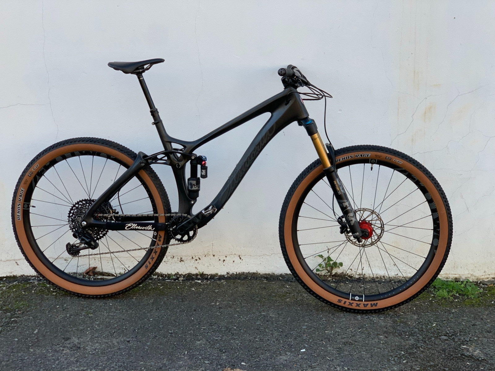 Ellsworth Evolution Black Edition | Dual Suspension Mountain Bikes ...