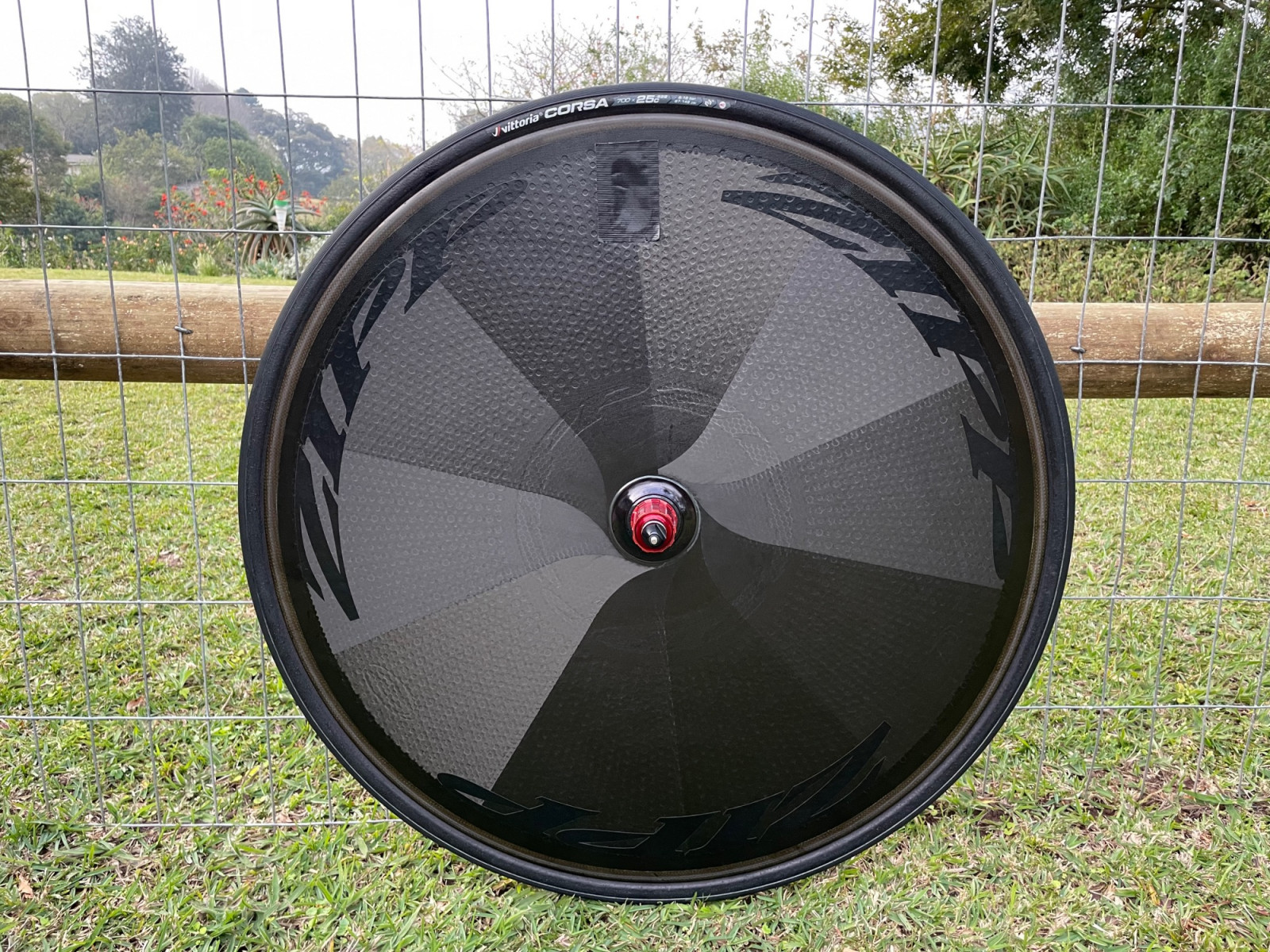 Zipp Super 9 Disc Carbon Clincher | Road Bike Wheels | Bike Hub