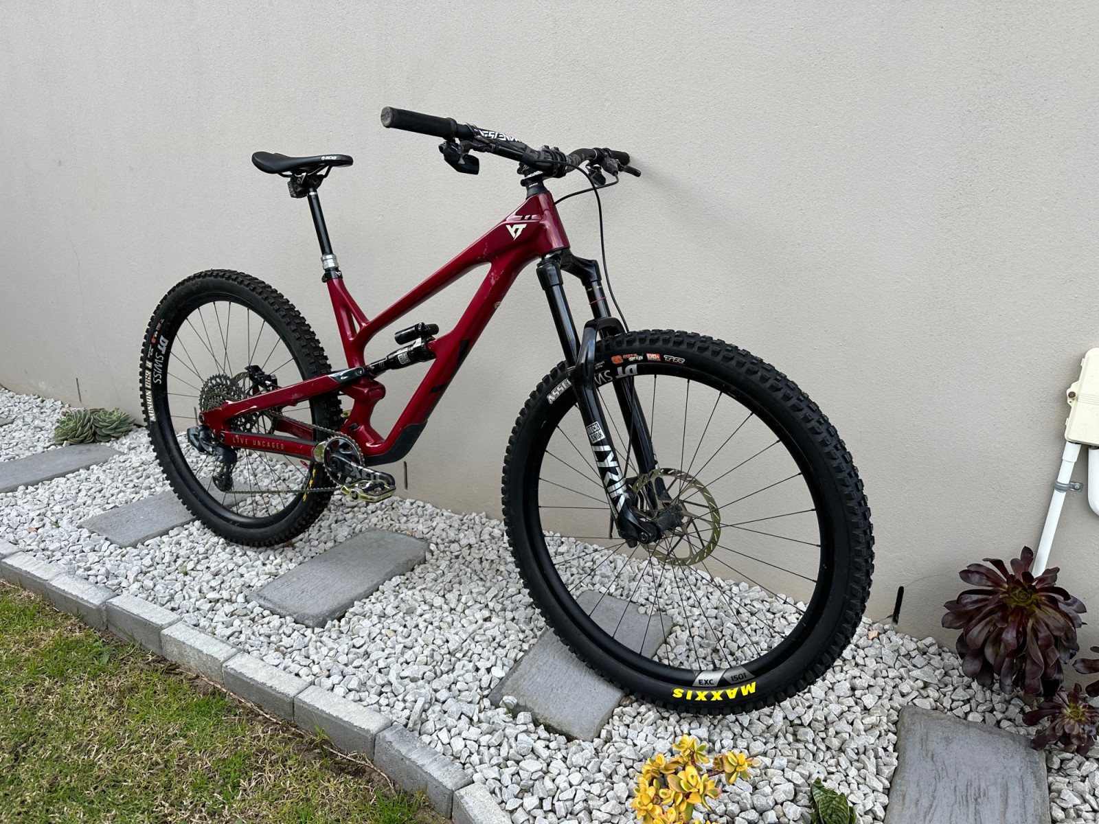 2022 YT Jeffsy Core 4 | Dual Suspension Mountain Bikes | Bike Hub