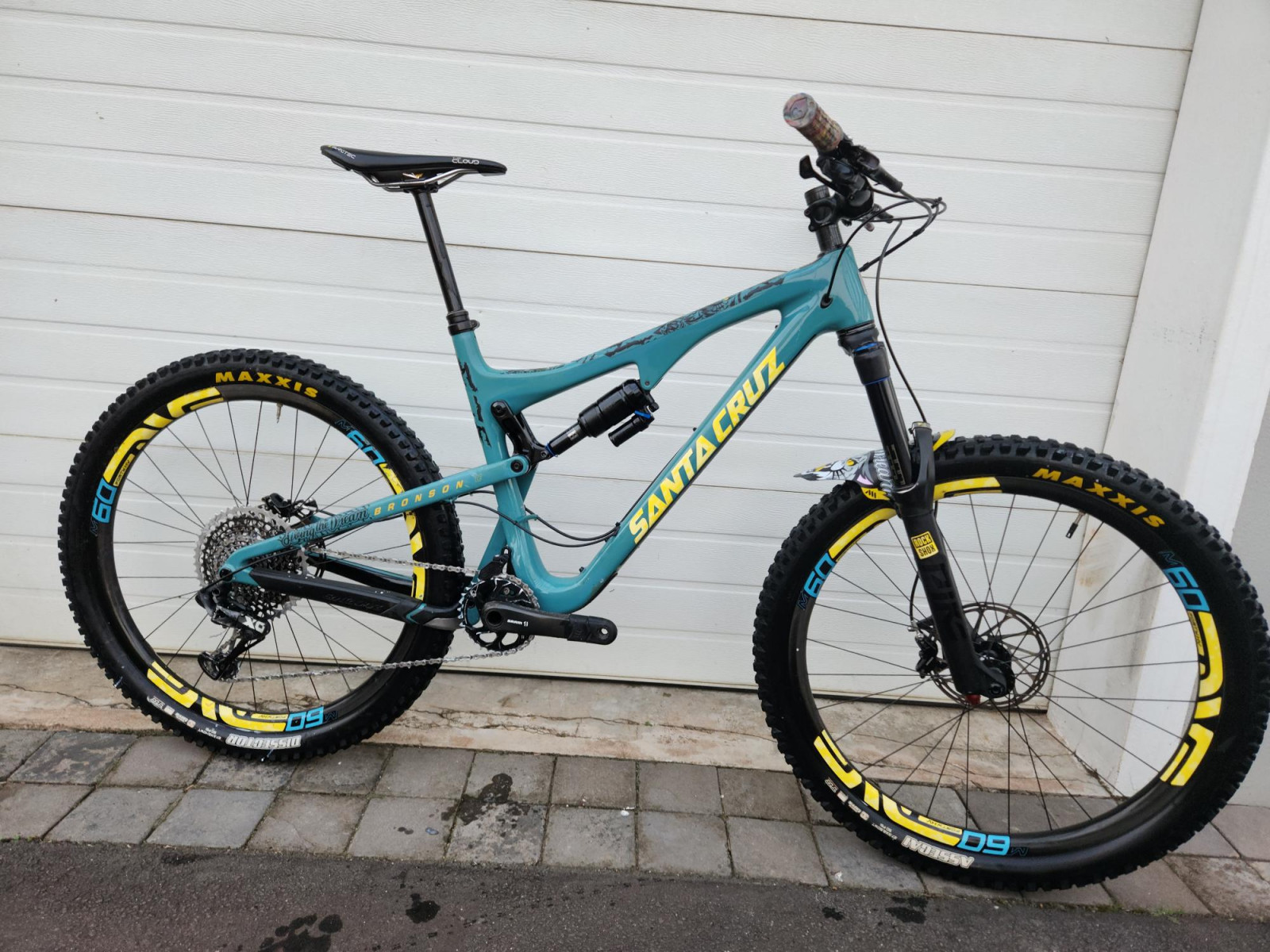 Santa Cruz Bronson C | Dual Suspension Mountain Bikes | Bike Hub