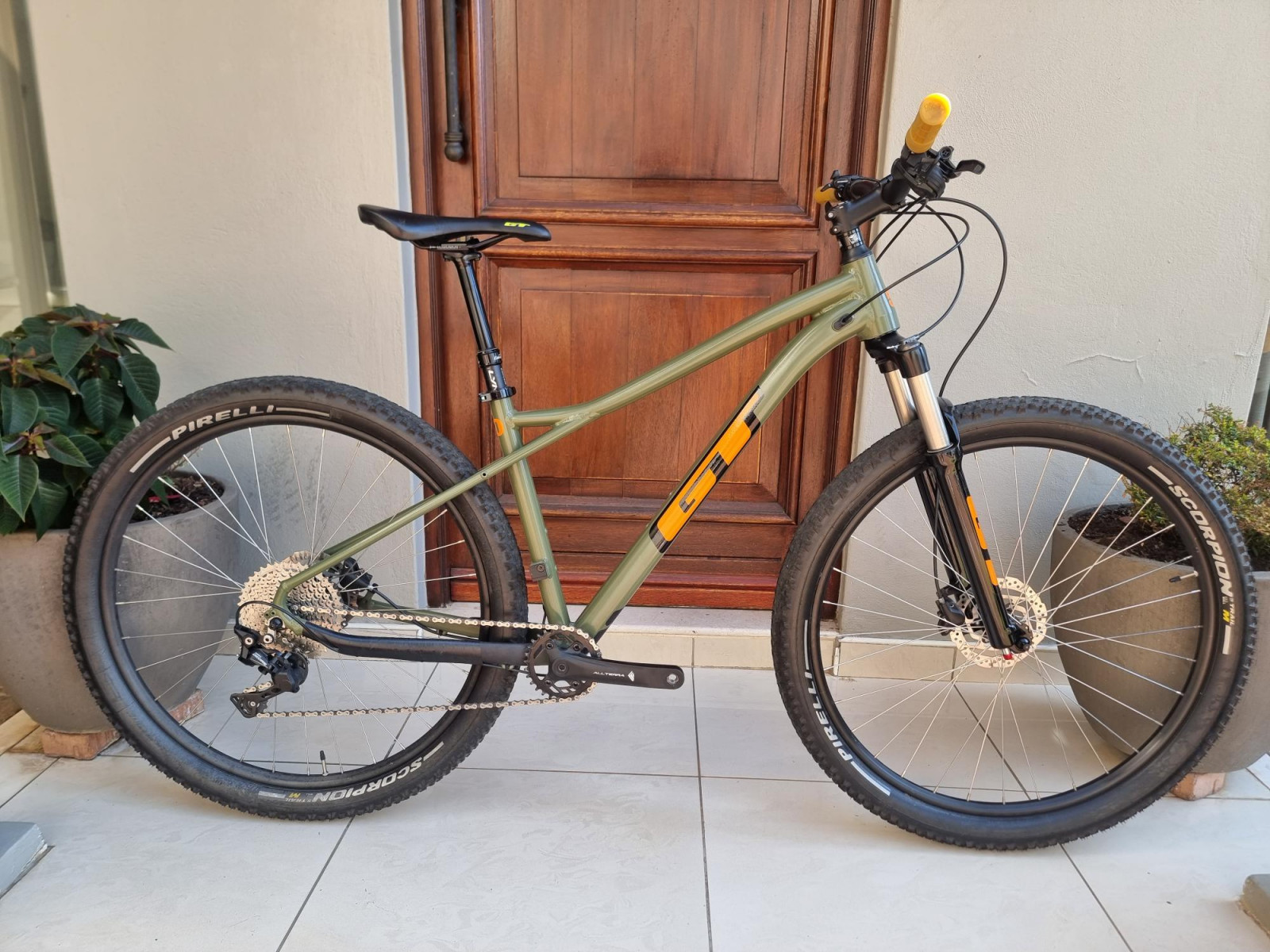 GT 9r (L) **SOLD** | Hardtail Mountain Bikes | Bike Hub