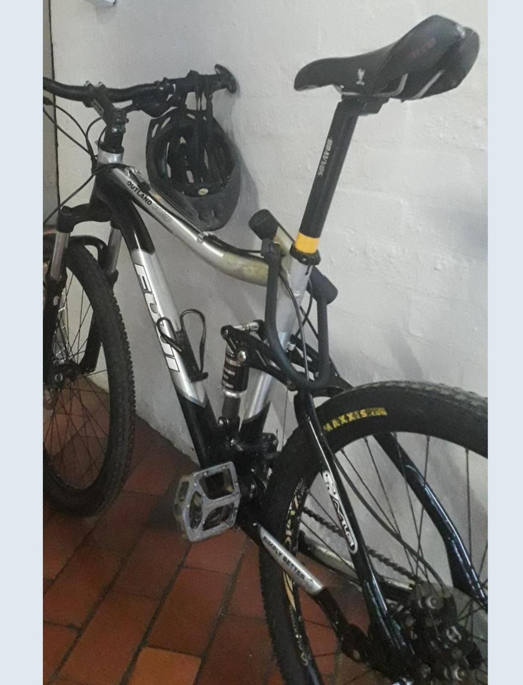 Fuji Outland Dual-Suspension Mountain Bike | Bike Hub