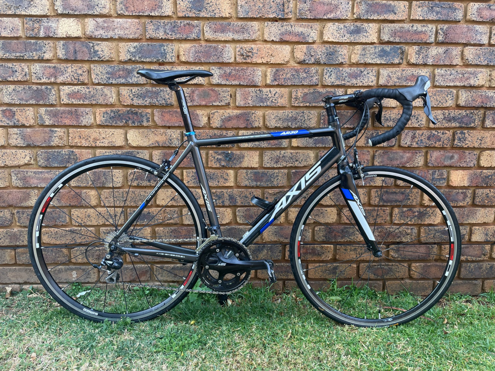 Road bike | Axis AR30 | Road Bikes | Bike Hub